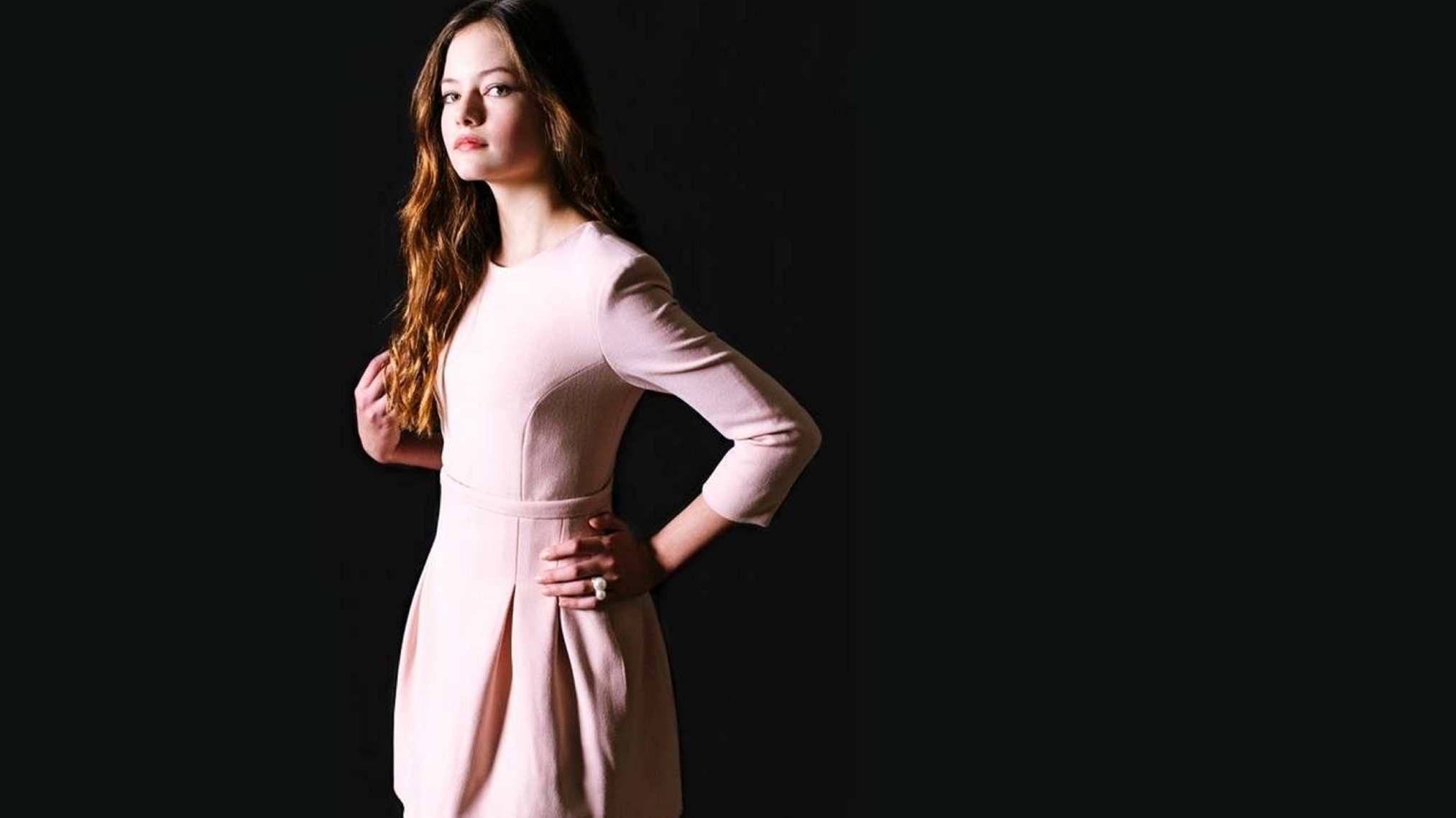 2026x1139 Resolution Actress Mackenzie Foy Beautiful Photoshoot ...
