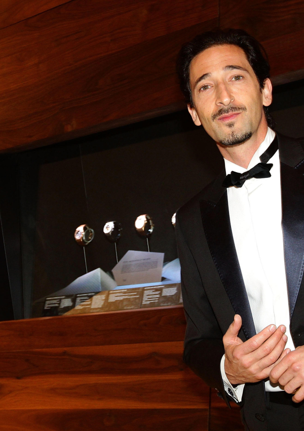 600x851 Resolution Adrien Brody In Suit Wallpapers 600x851 Resolution ...