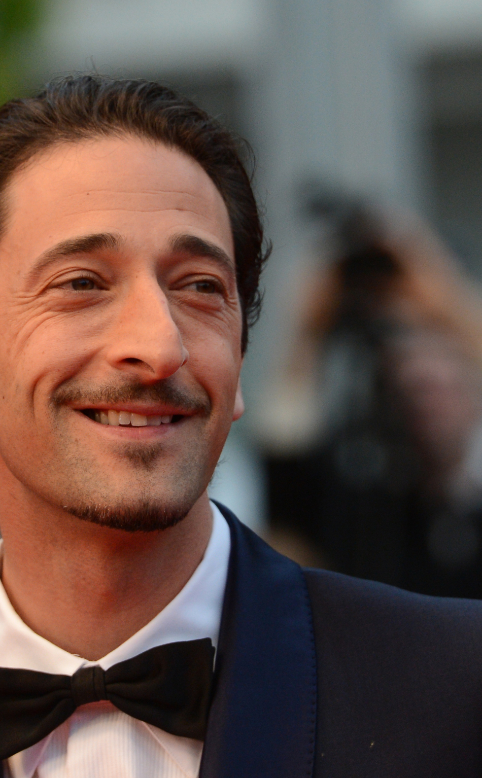 950x1534 Resolution Adrien Brody Smile Wallpapers HD 950x1534 ...