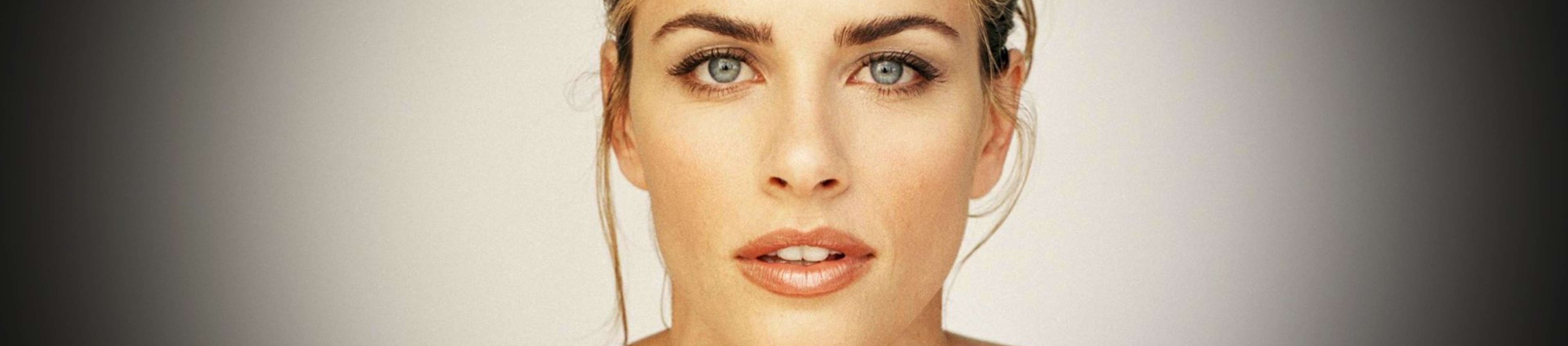 4880x1080 Resolution Amanda Peet Gorgeous Hd Pics 4880x1080 Resolution ...