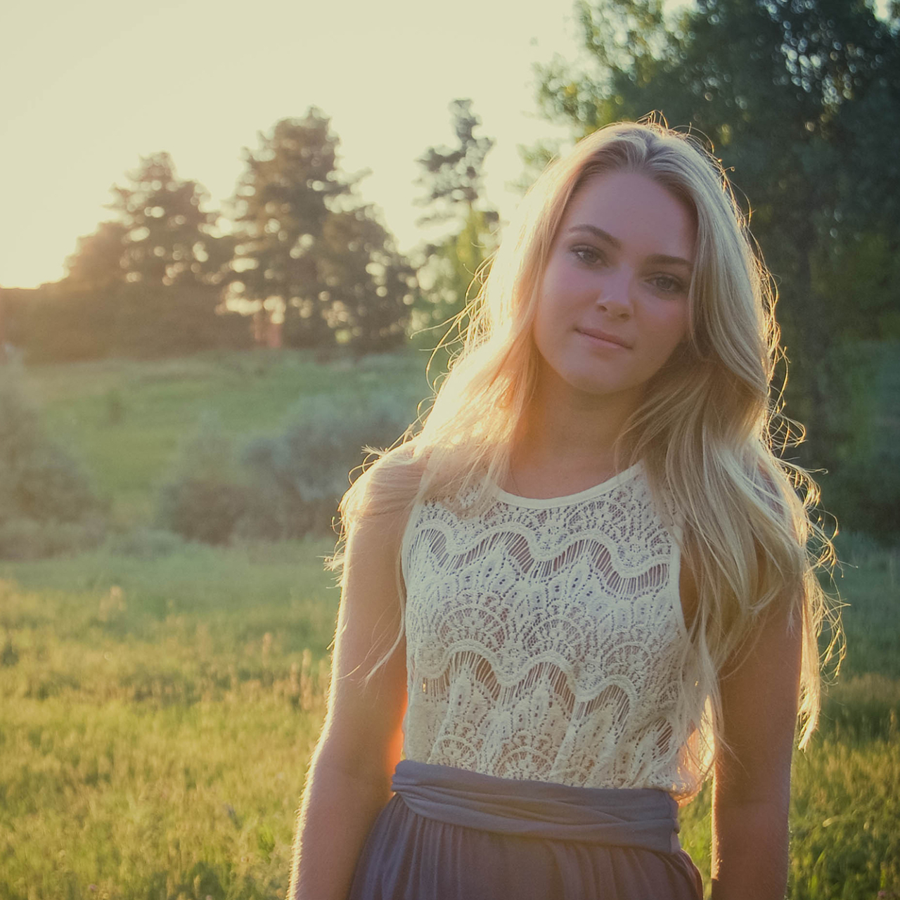 1280x1280 Resolution Annasophia Robb Pretty Hd Wallpapers 1280x1280 ...