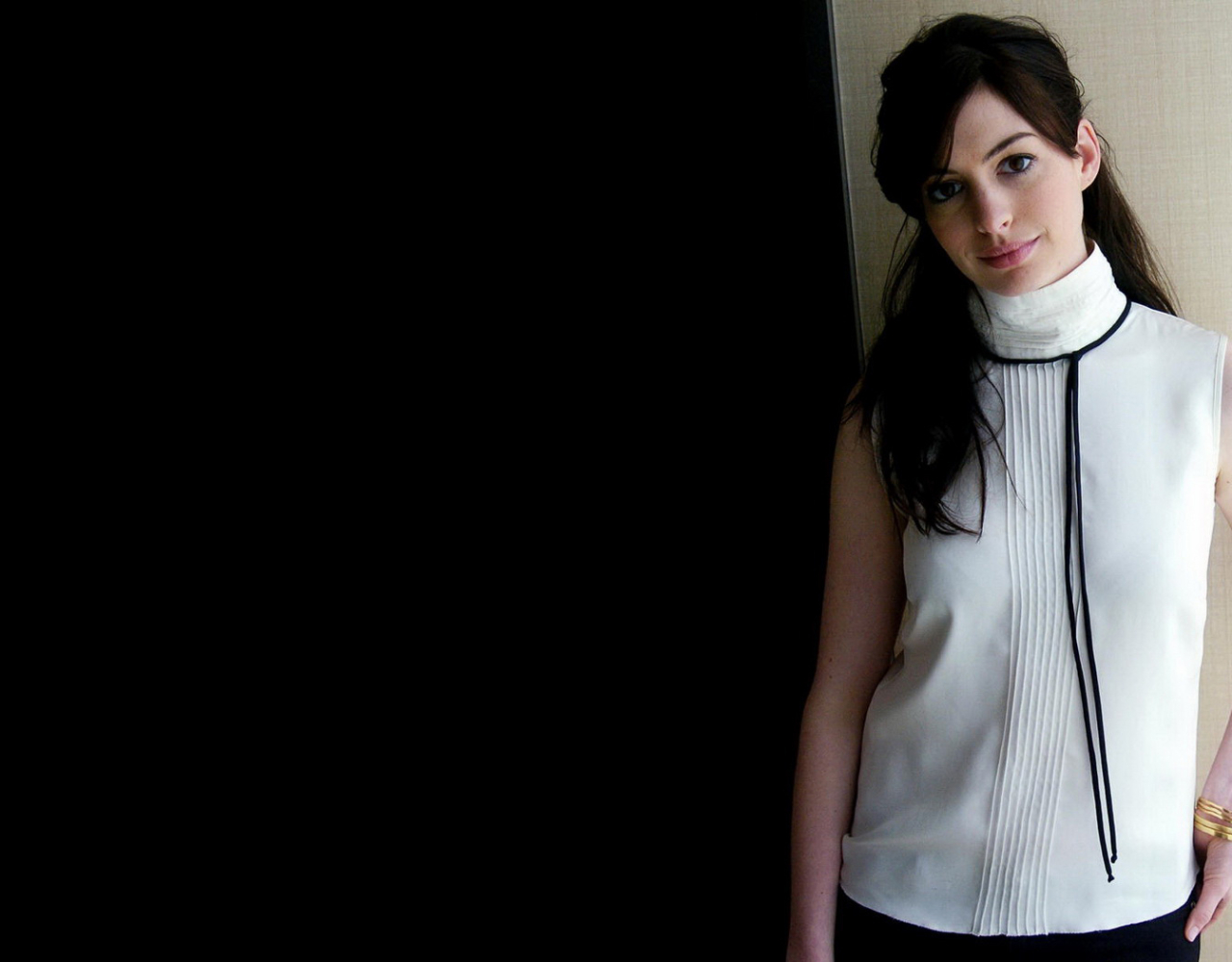 1280x1000 Resolution Anne Hathaway Beautiful Hd Pics 1280x1000 ...