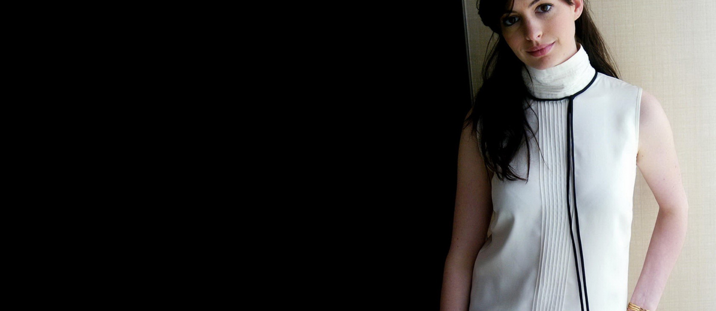 2300x1000 Resolution Anne Hathaway Beautiful Hd Pics 2300x1000 ...