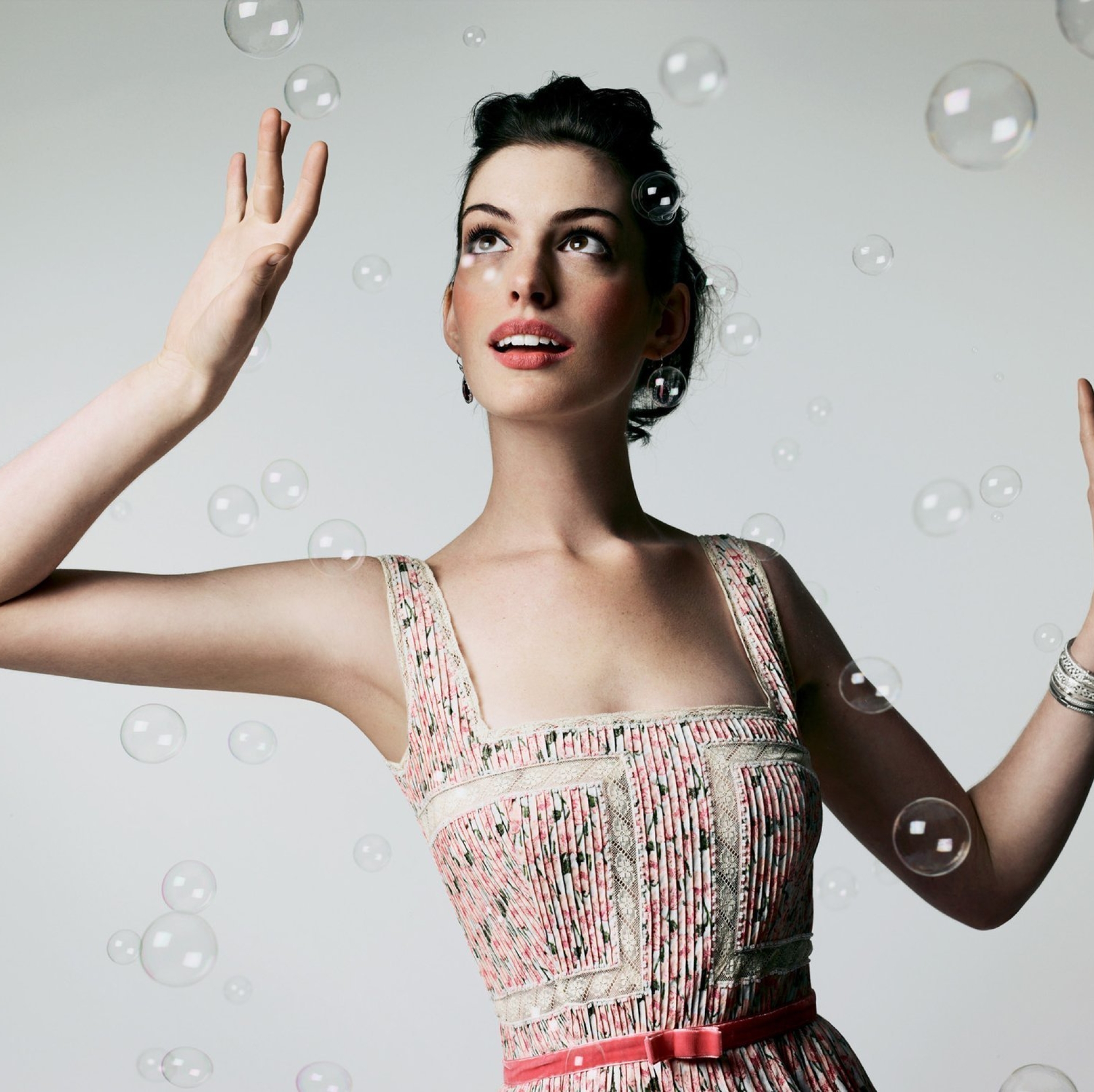2025x2022 Resolution Anne Hathaway Lovely Hd Pics 2025x2022 Resolution ...