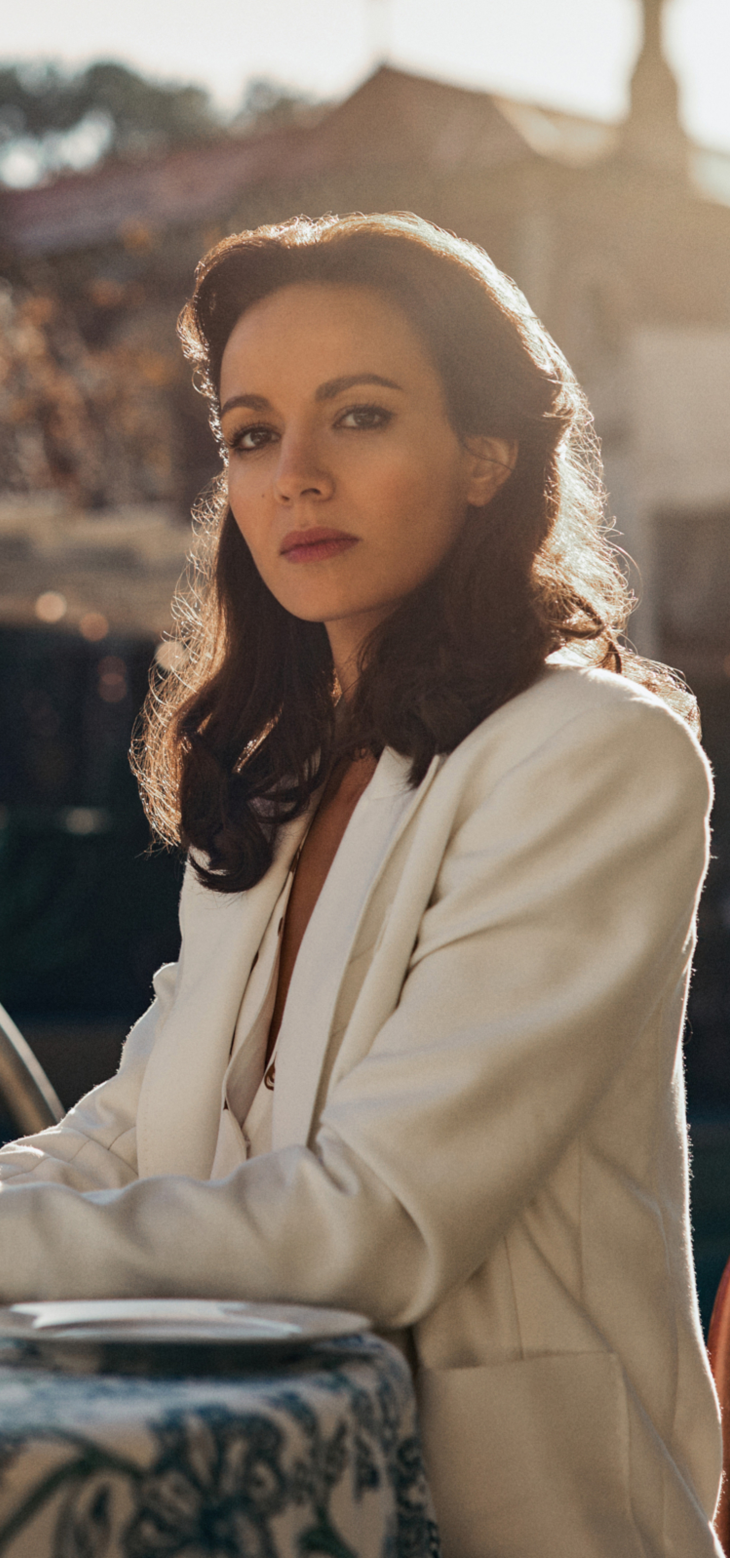1500x3200 Resolution Antonia Desplat in Shantaram Season 1 1500x3200 ...