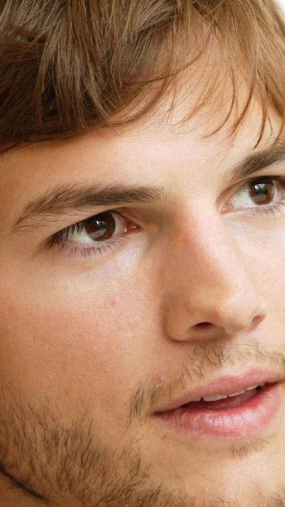 1081x1920 Resolution Ashton Kutcher Close Up Hd Pics 1081x1920 ...