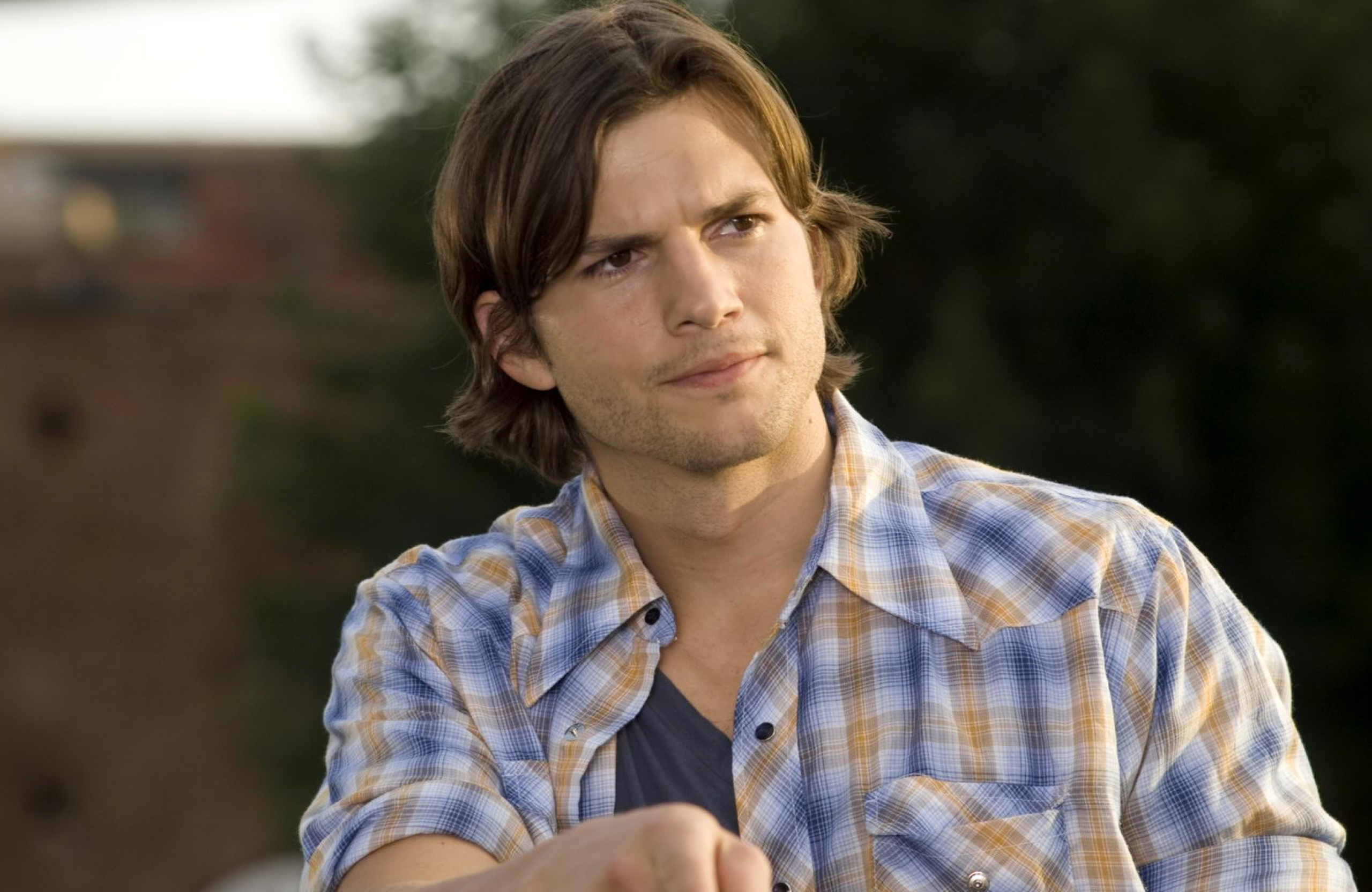 2560x1664 Resolution Ashton Kutcher Long Hairstyle Pics 2560x1664 ...
