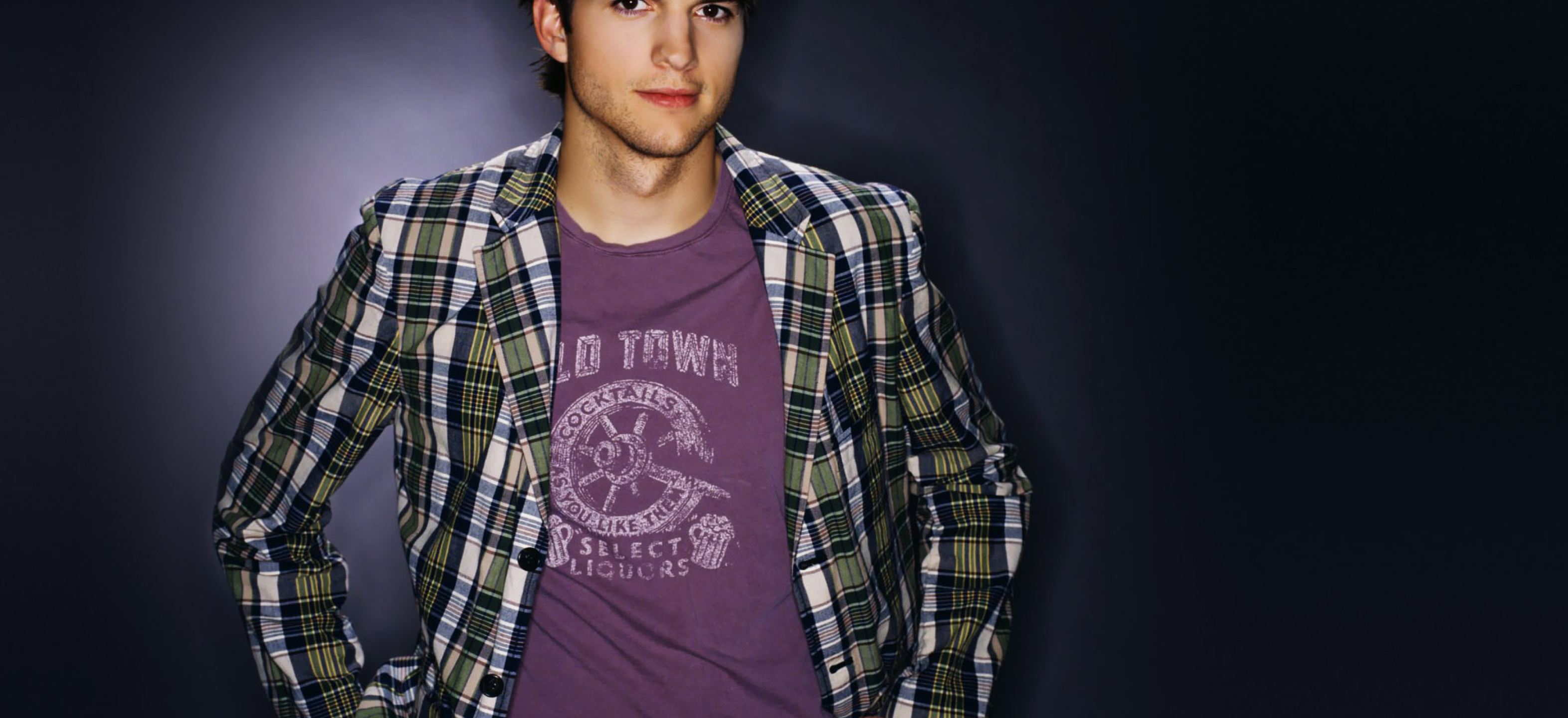 3144x1440 Resolution Ashton Kutcher Stylish Pics 3144x1440 Resolution ...