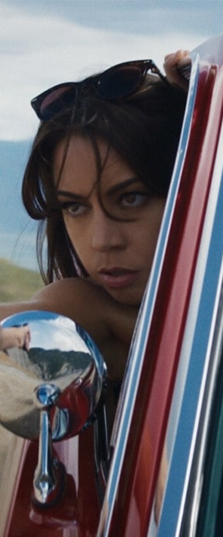 750x1800 Resolution Aubrey Plaza in Operation Fortune 750x1800 ...