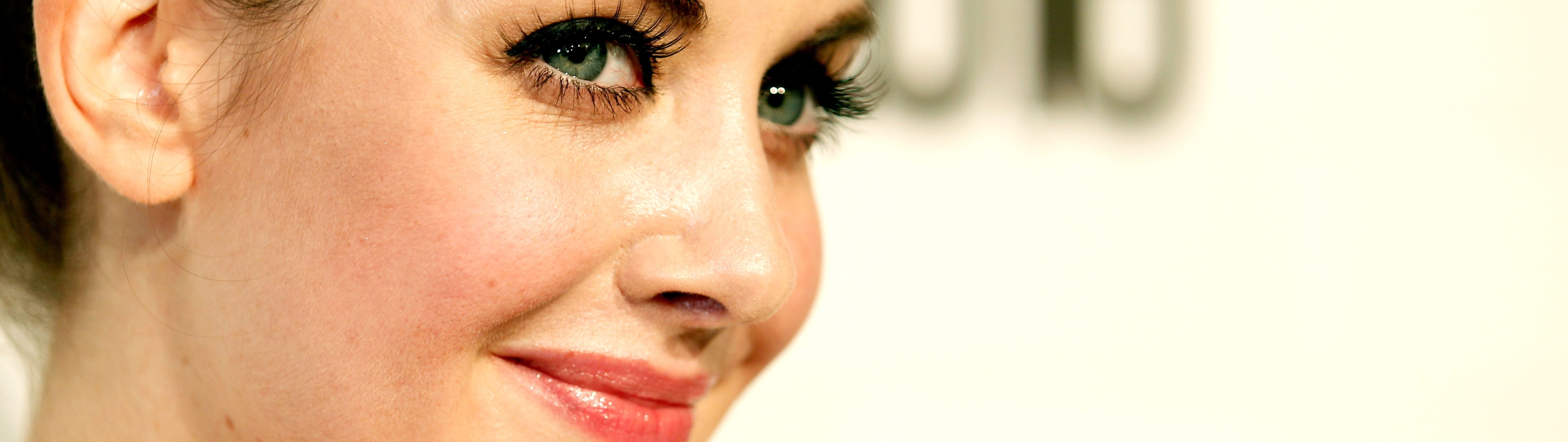 5120x1444 Resolution Beautiful Alison Brie Eyes 5120x1444 Resolution ...