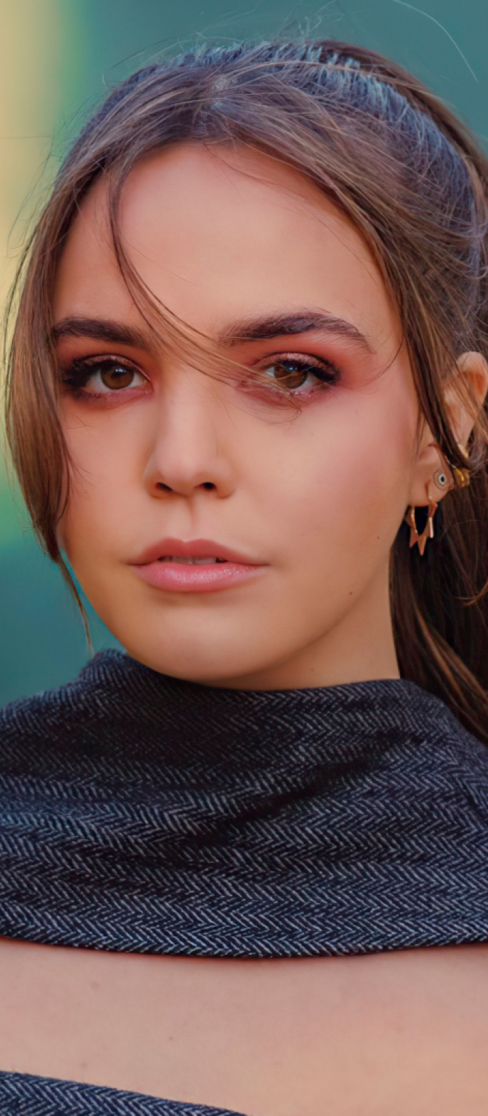700x1600 Beautiful Bailee Madison 2021 700x1600 Resolution Wallpaper ...