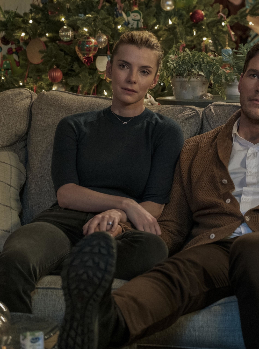 1072x1448 Resolution Betty Gilpin in The Tomorrow War 1072x1448 ...