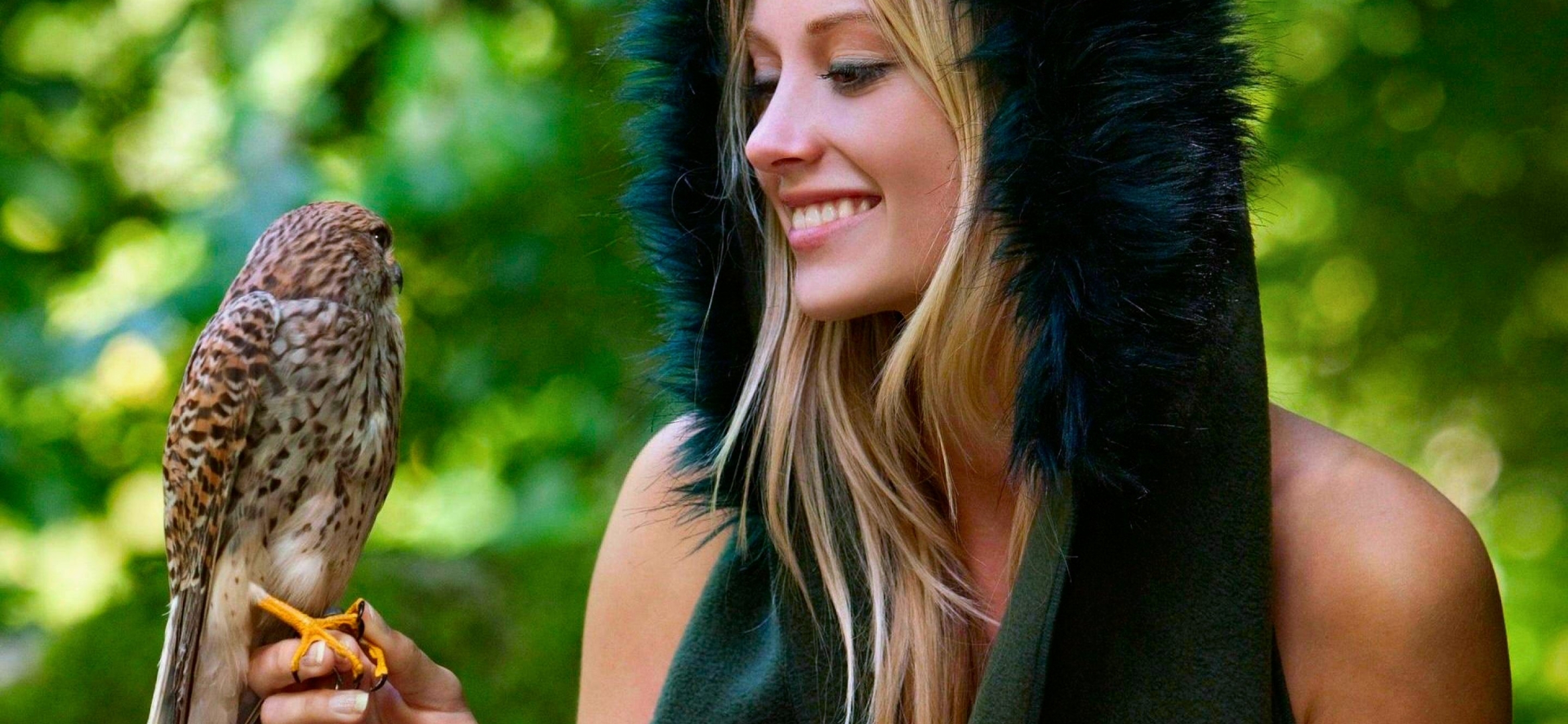 2340x1080 Resolution blonde girl, bird, hand 2340x1080 Resolution ...