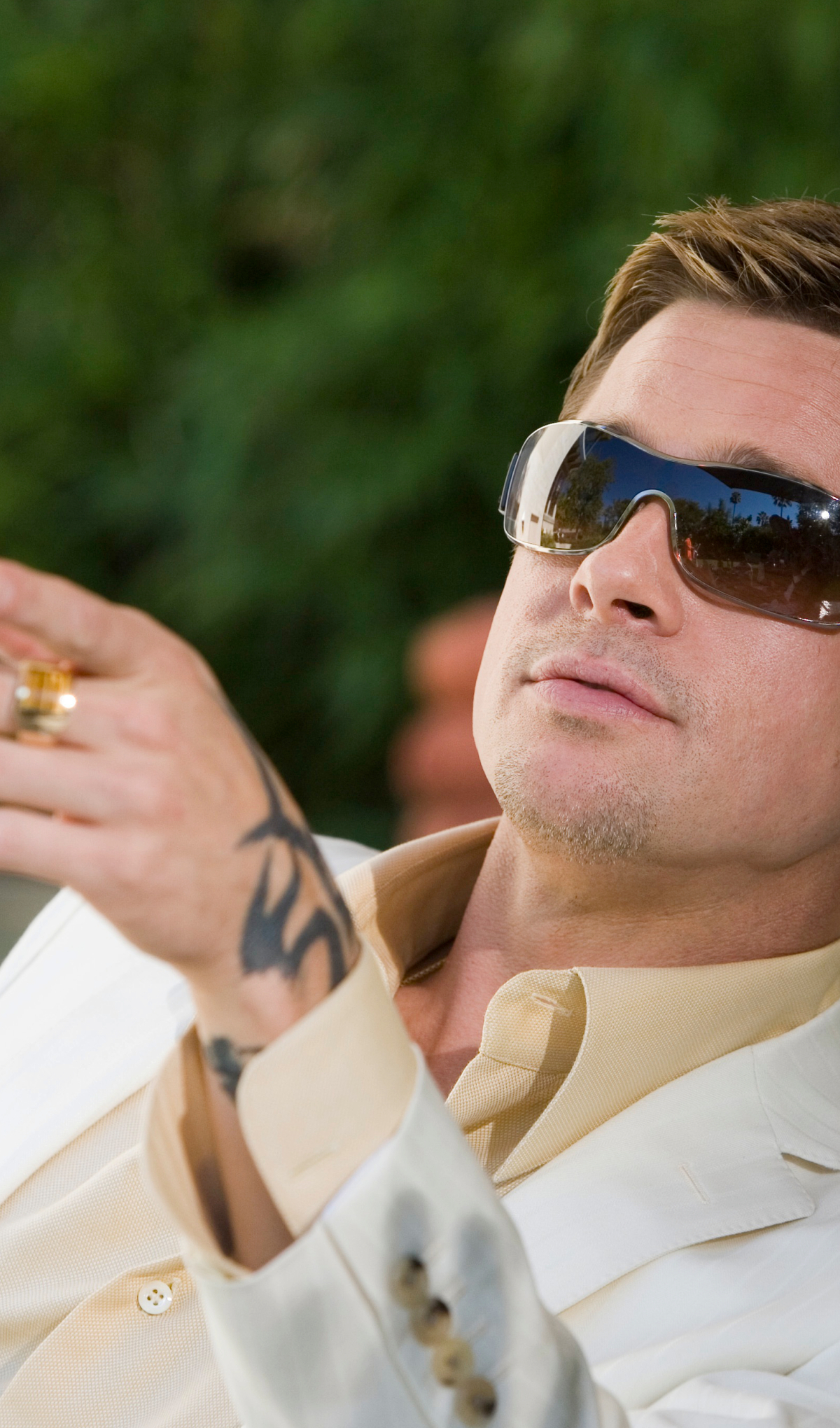 1200x2040 Resolution Brad Pitt Stylish Hd Wallpaper 1200x2040 ...