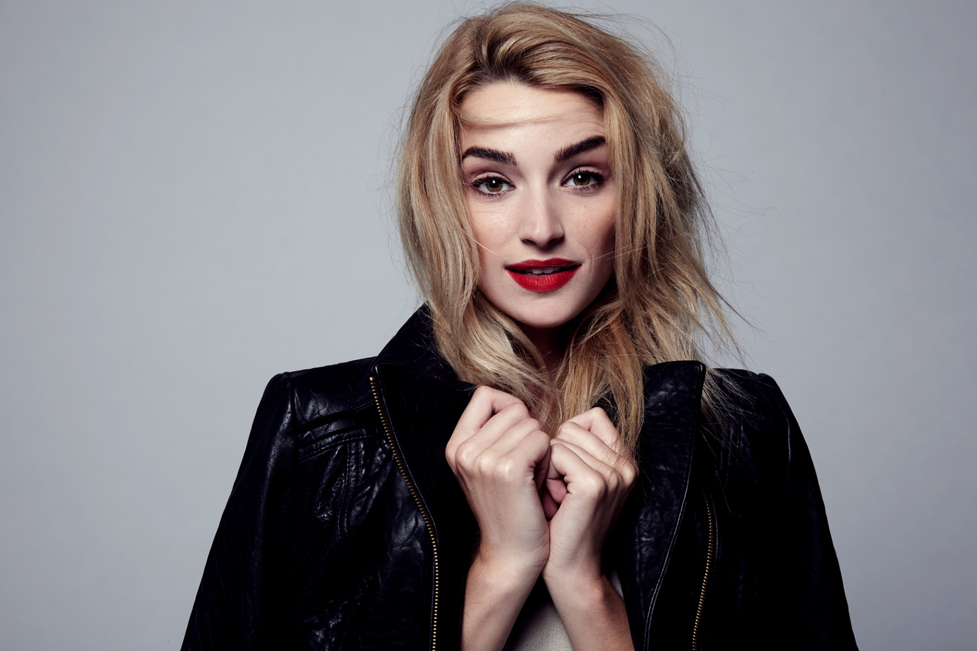 2000x1333 Resolution Brianne Howey 2000x1333 Resolution Wallpaper ...