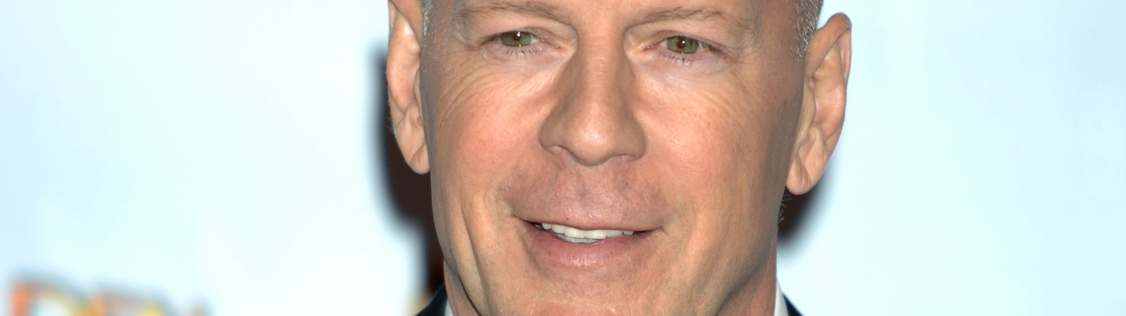 3840x1080 Bruce Willis At Award Images 3840x1080 Resolution Wallpaper ...