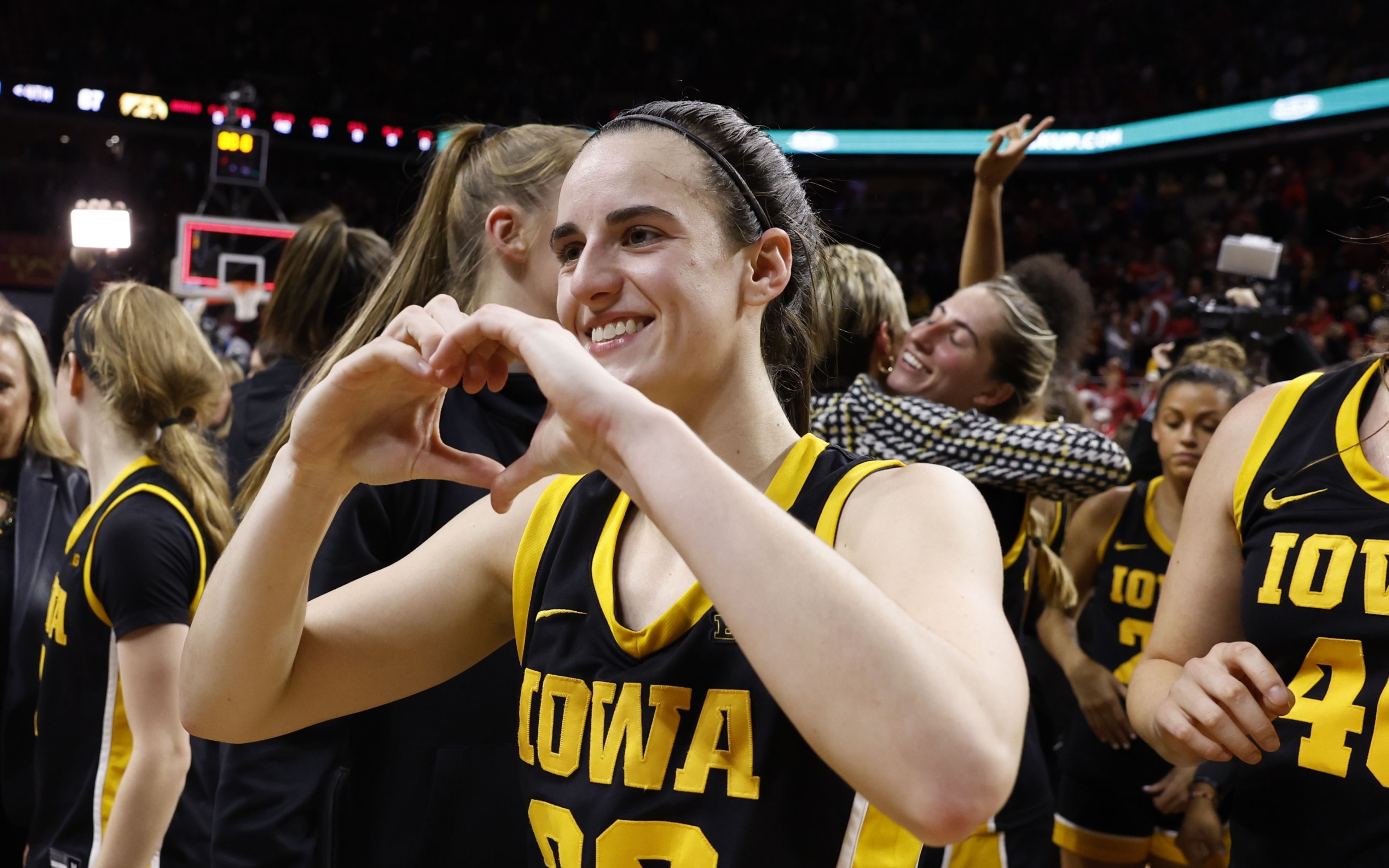 3840x2400 Resolution Caitlin Clark Basketball Star UHD 4K 3840x2400 ...