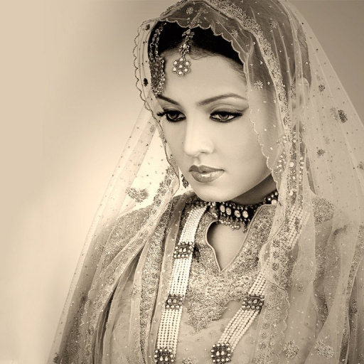 512x512 Celina Jaitly In Black And White Pics 512x512 Resolution ...