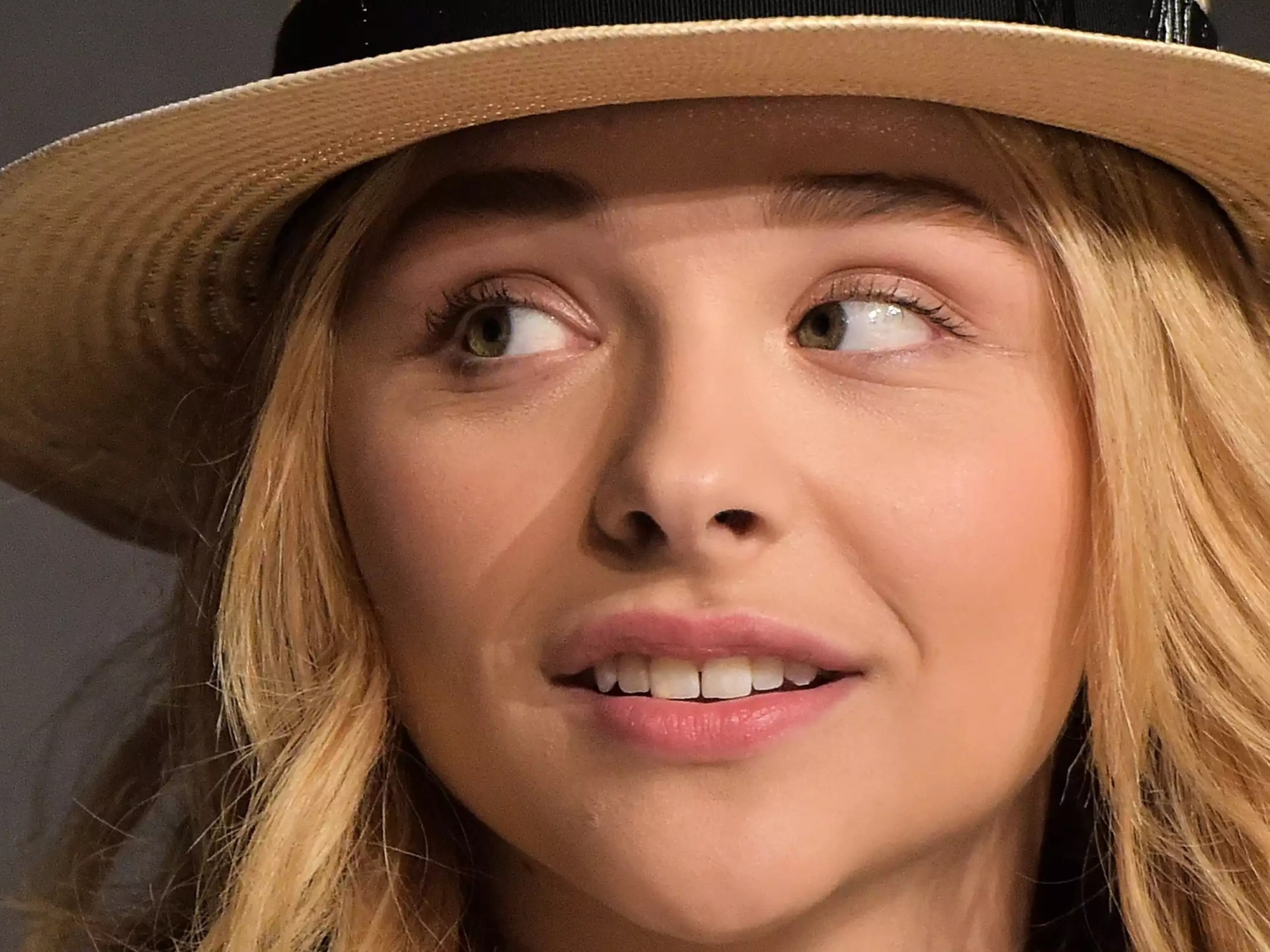 1920x1440 Resolution Chloe Grace Moretz Cute Pics 1920x1440 Resolution ...
