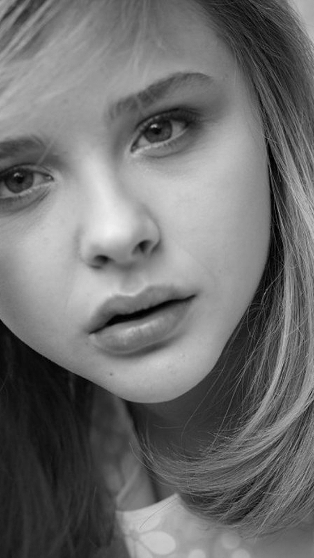 1082x1920 Chloe Grace Moretz Instagram Hd Pics 1082x1920 Resolution ...