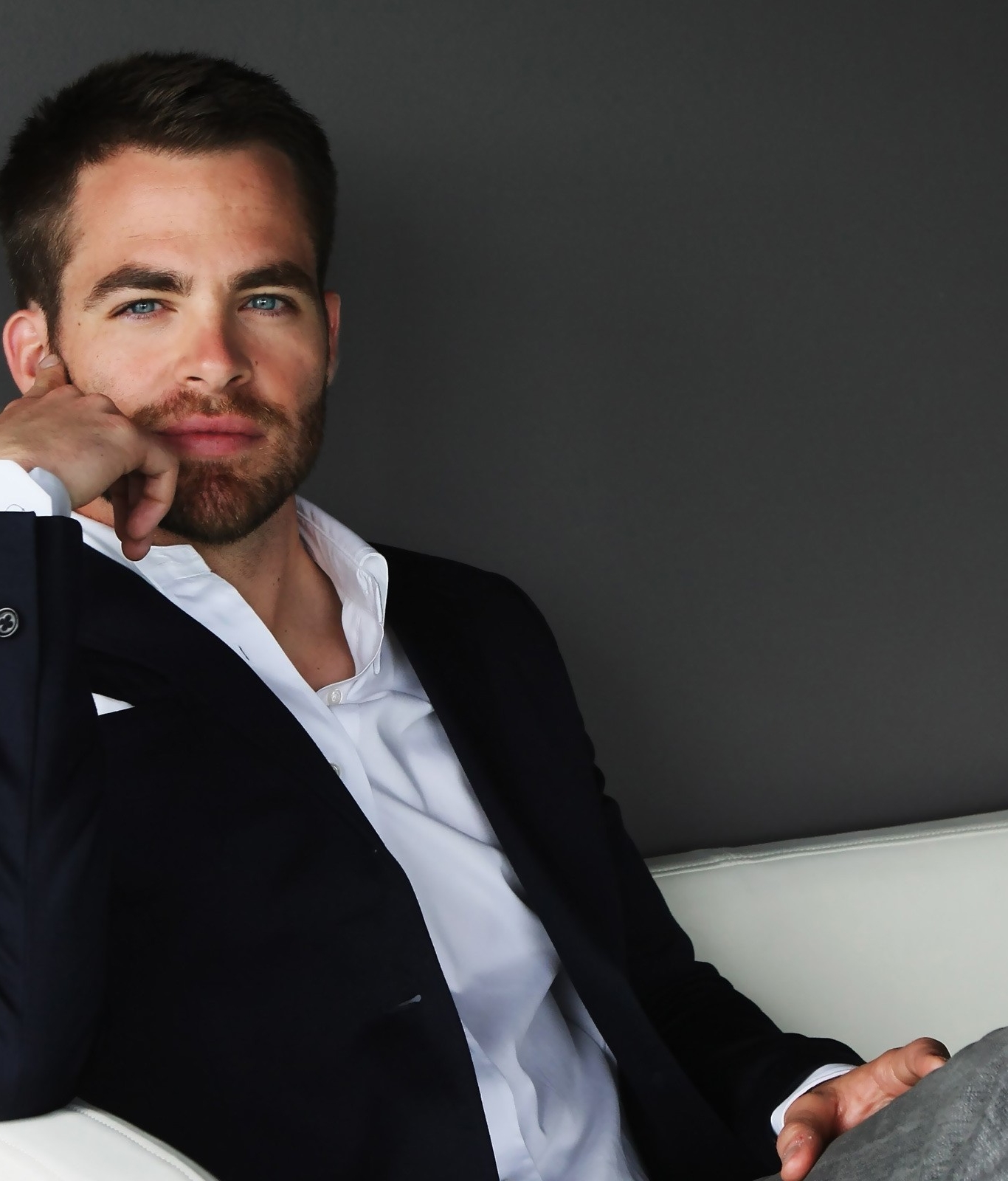 1366x1600 Resolution chris pine, actor, style 1366x1600 Resolution ...