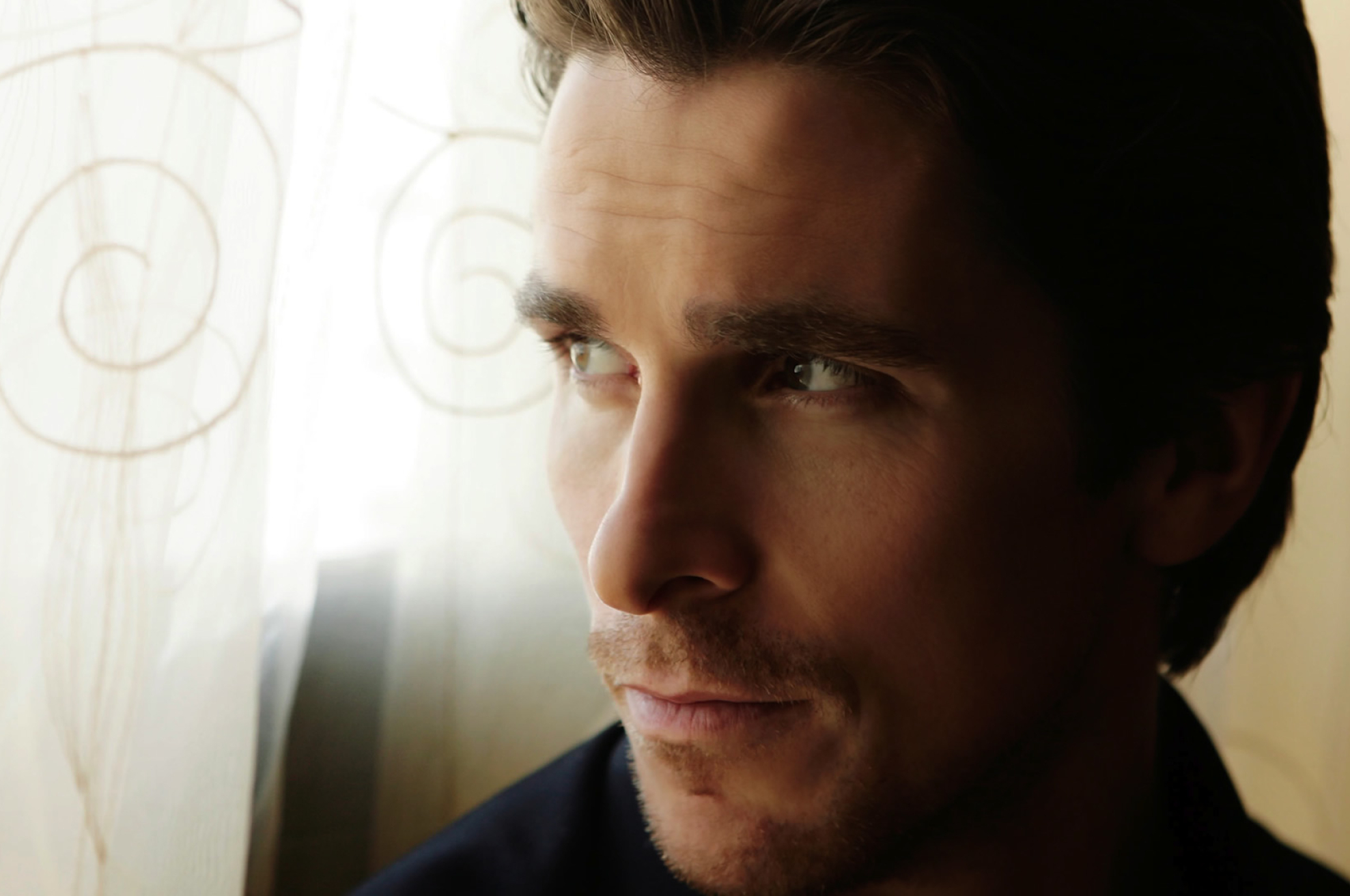 1977x1313 Resolution Christian Bale Close Up Pics 1977x1313 Resolution ...
