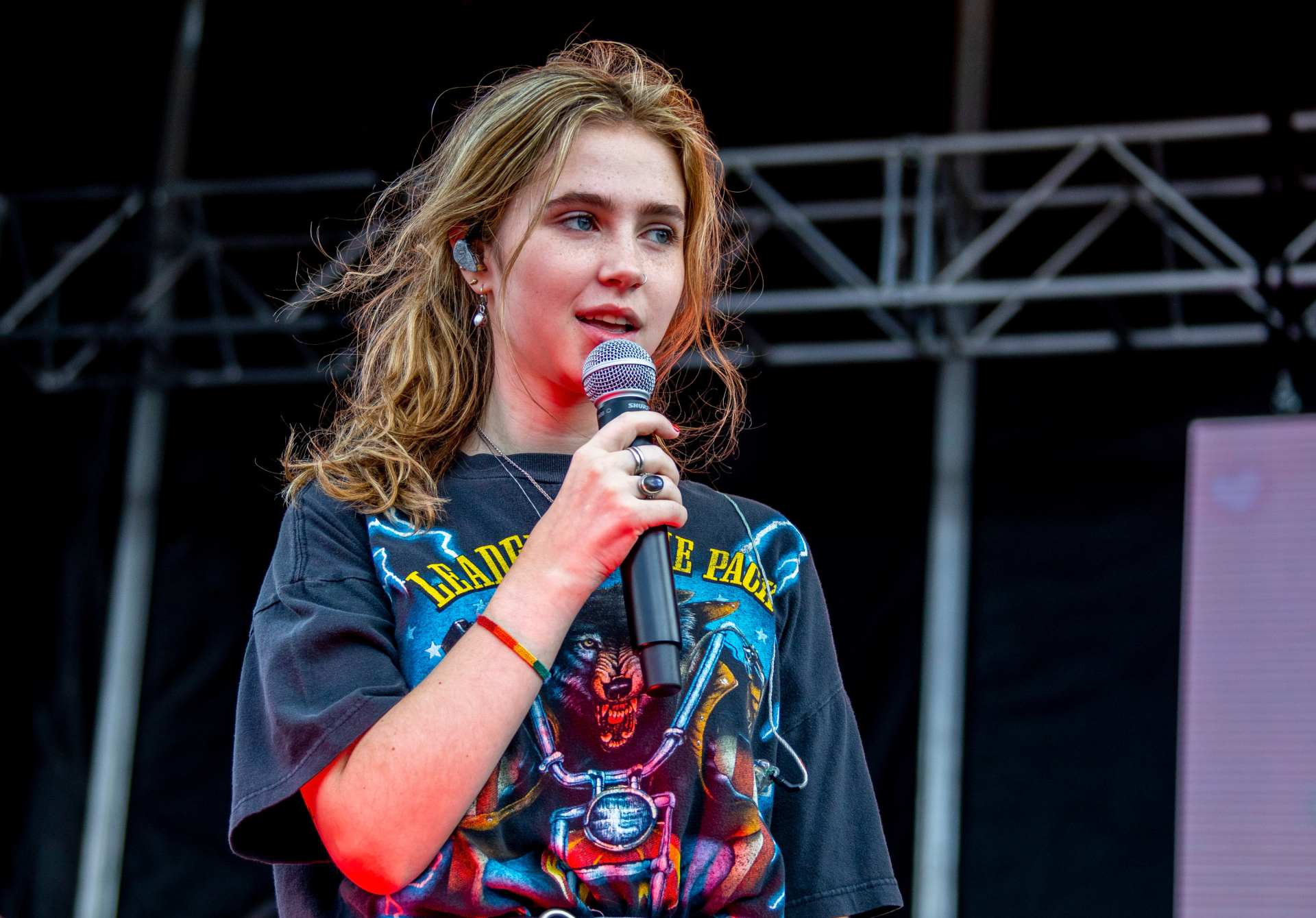 1920x1339 Resolution Clairo Singer 2021 1920x1339 Resolution Wallpaper ...
