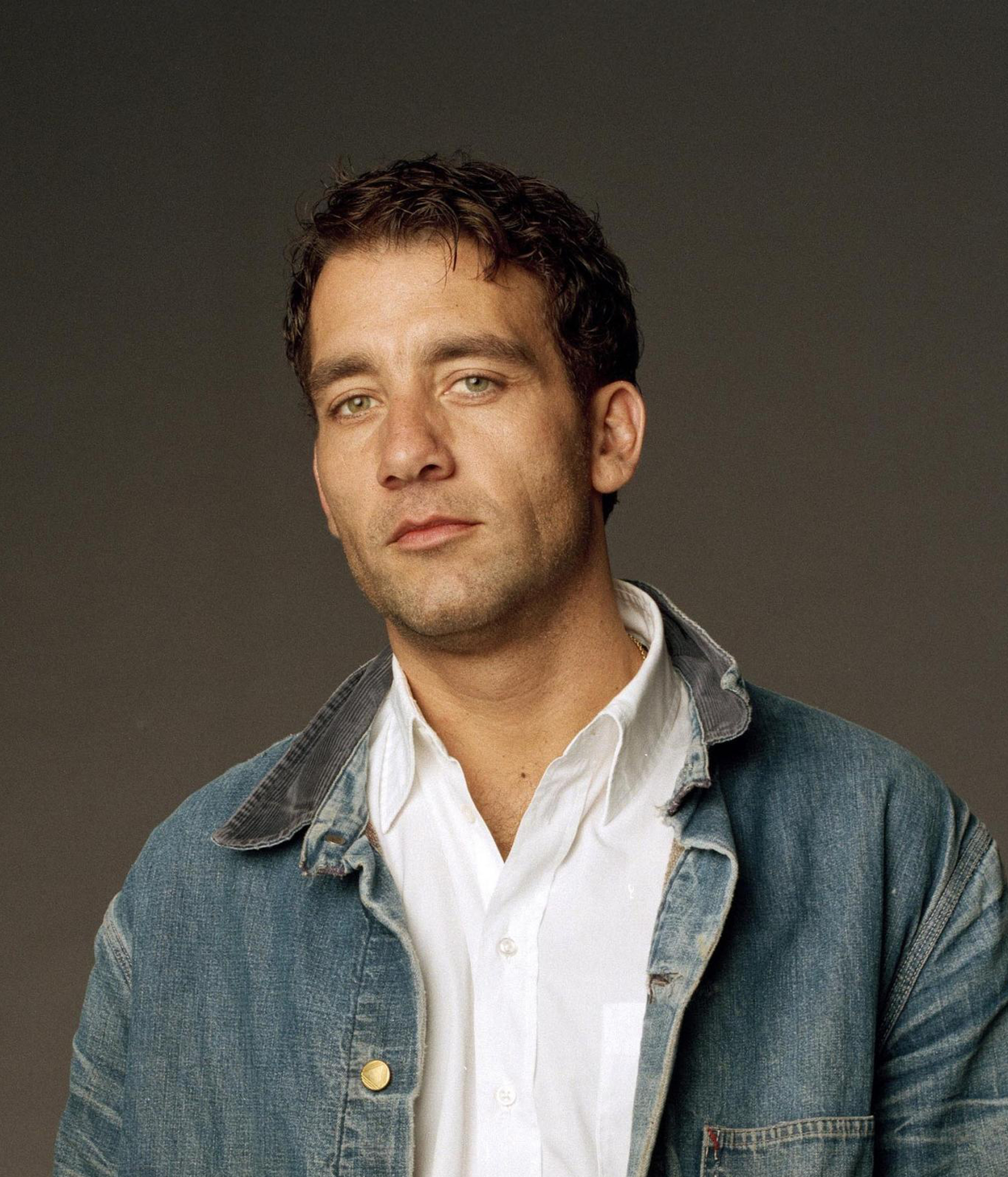 2980x3480 Resolution Clive Owen Hd Photos 2980x3480 Resolution ...