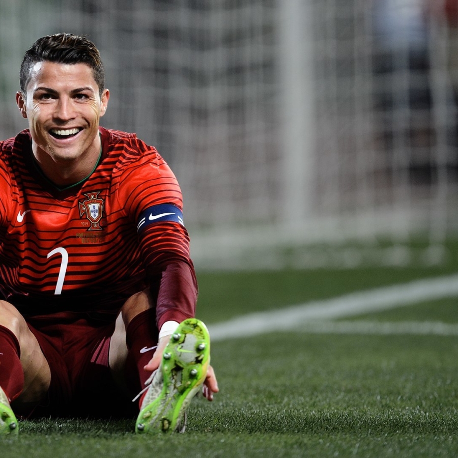900x900 Resolution cristiano ronaldo, real madrid, football 900x900 ...