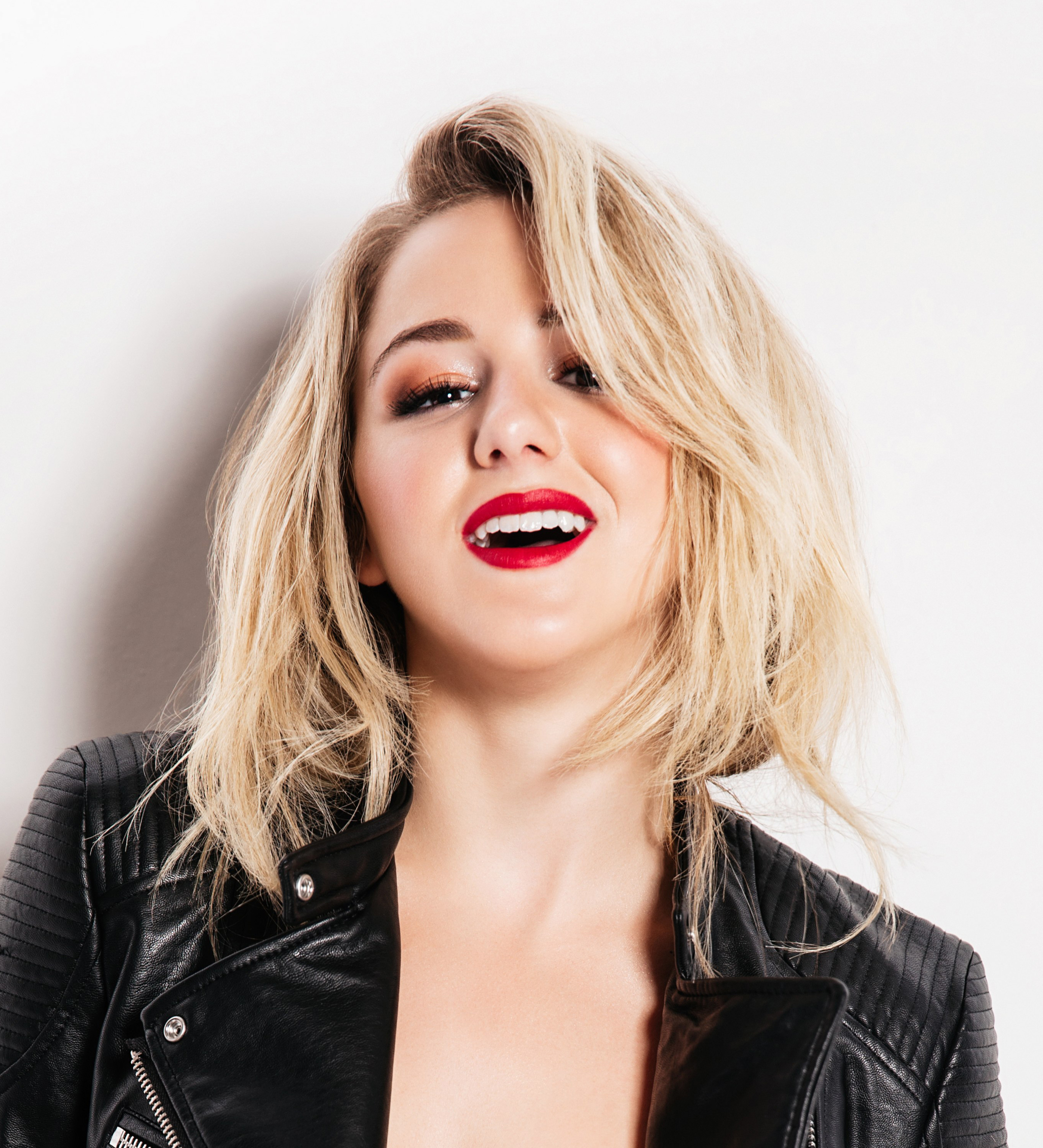 3980x4380 Resolution Cute Chloe Lukasiak in Black 3980x4380 Resolution ...