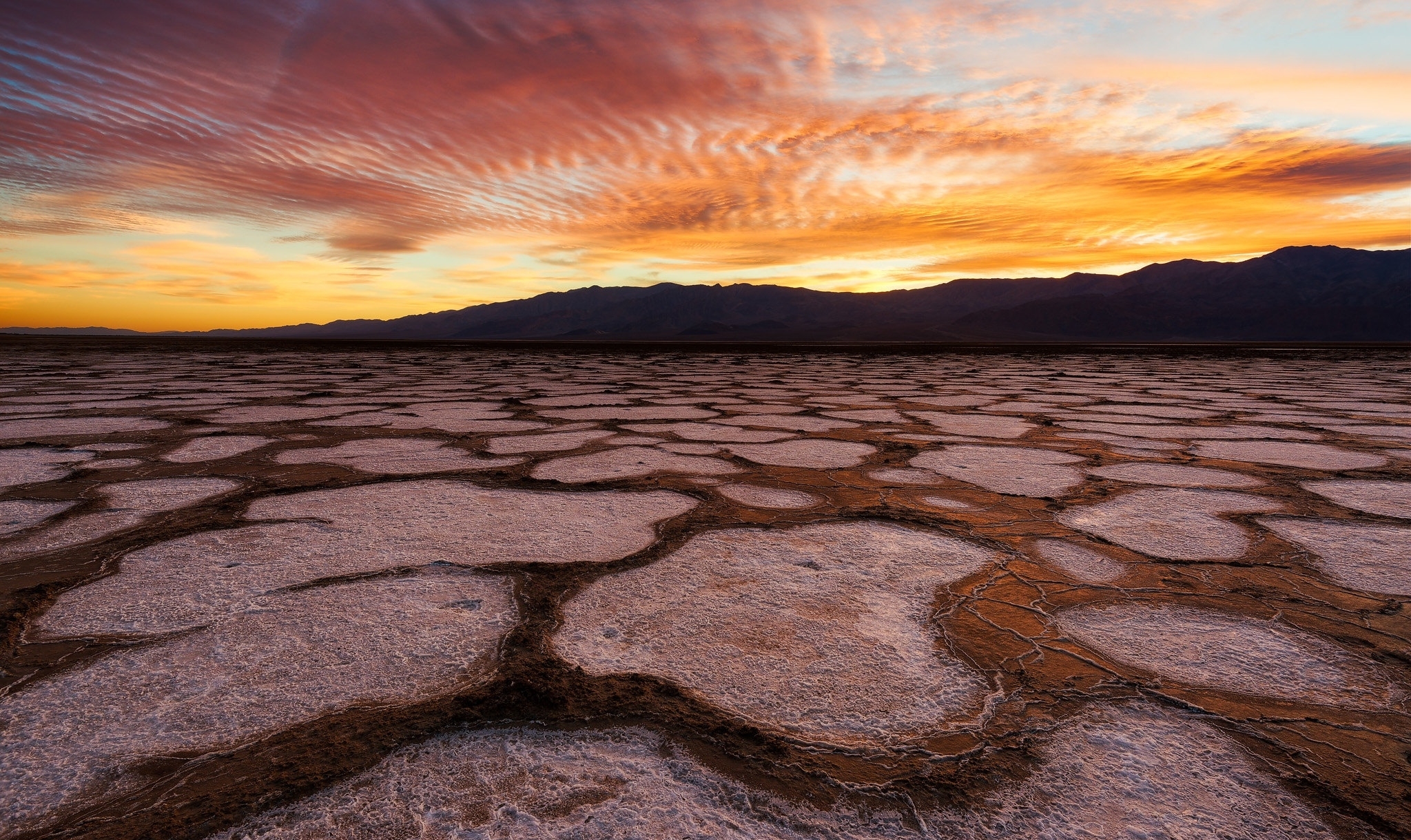 2048x1220 Resolution Death Valley HD Desert Surface 2048x1220 ...