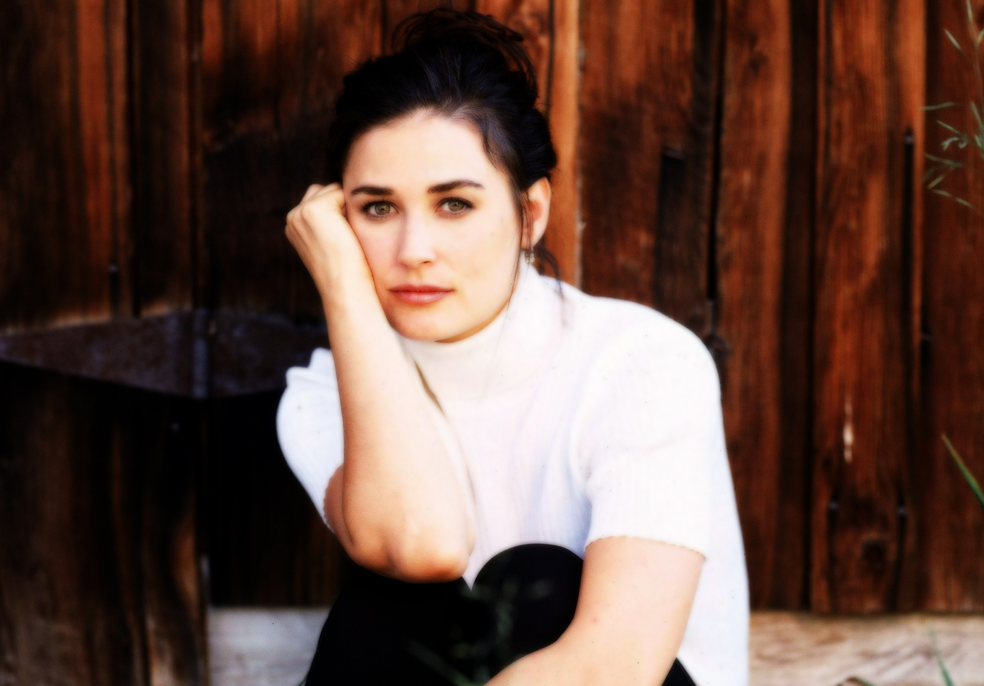 1920x1339 Resolution Demi Moore At Home 1920x1339 Resolution Wallpaper ...