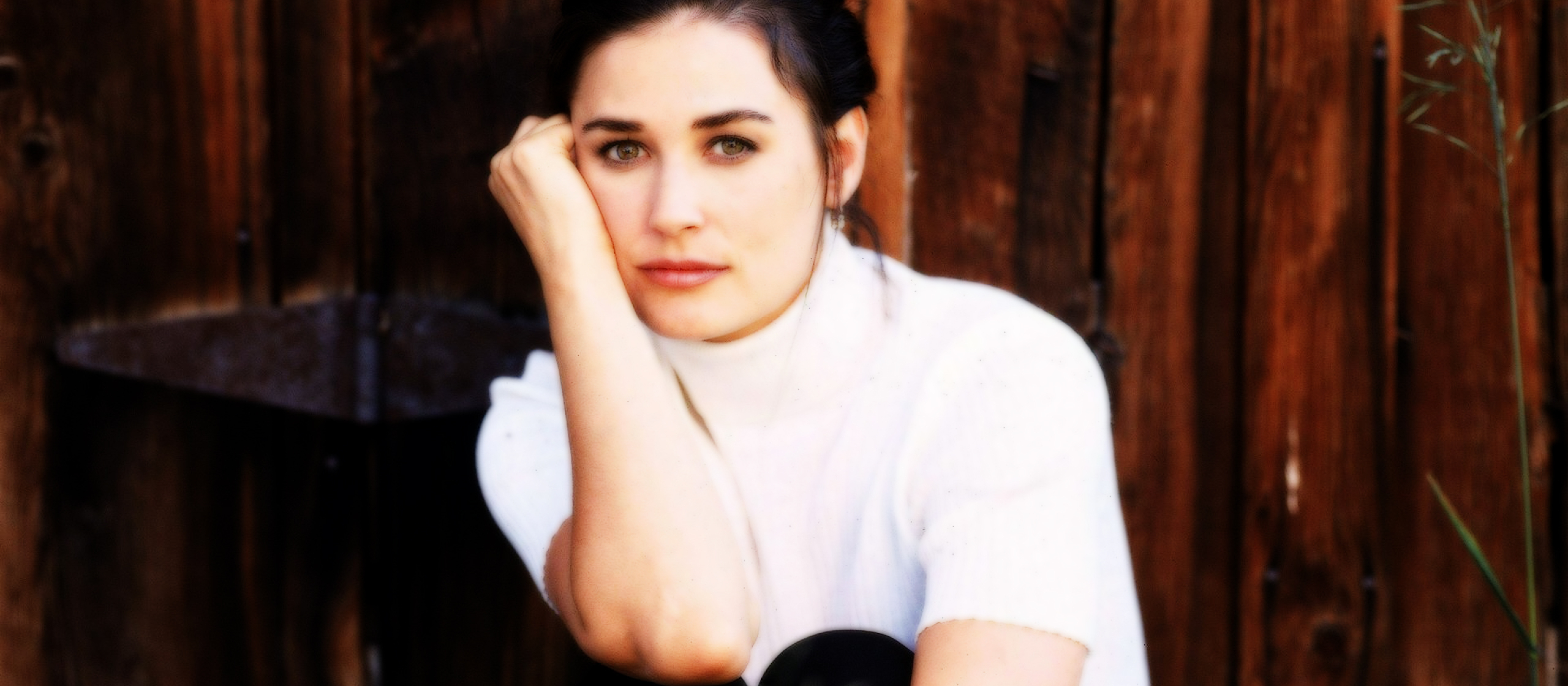 5600x2450 Resolution Demi Moore At Home 5600x2450 Resolution Wallpaper ...