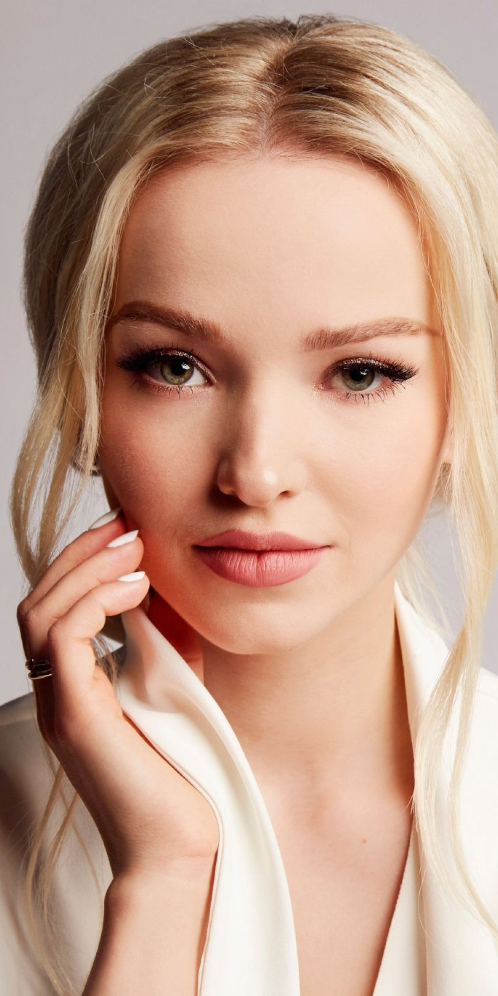 1000x2000 Resolution Dove Cameron Comic Con 2018 Portrait 1000x2000 ...