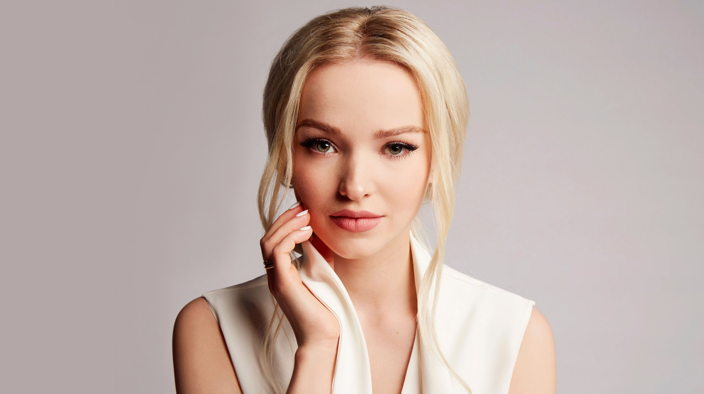 1500x9000 Resolution Dove Cameron Comic Con 2018 Portrait 1500x9000 ...