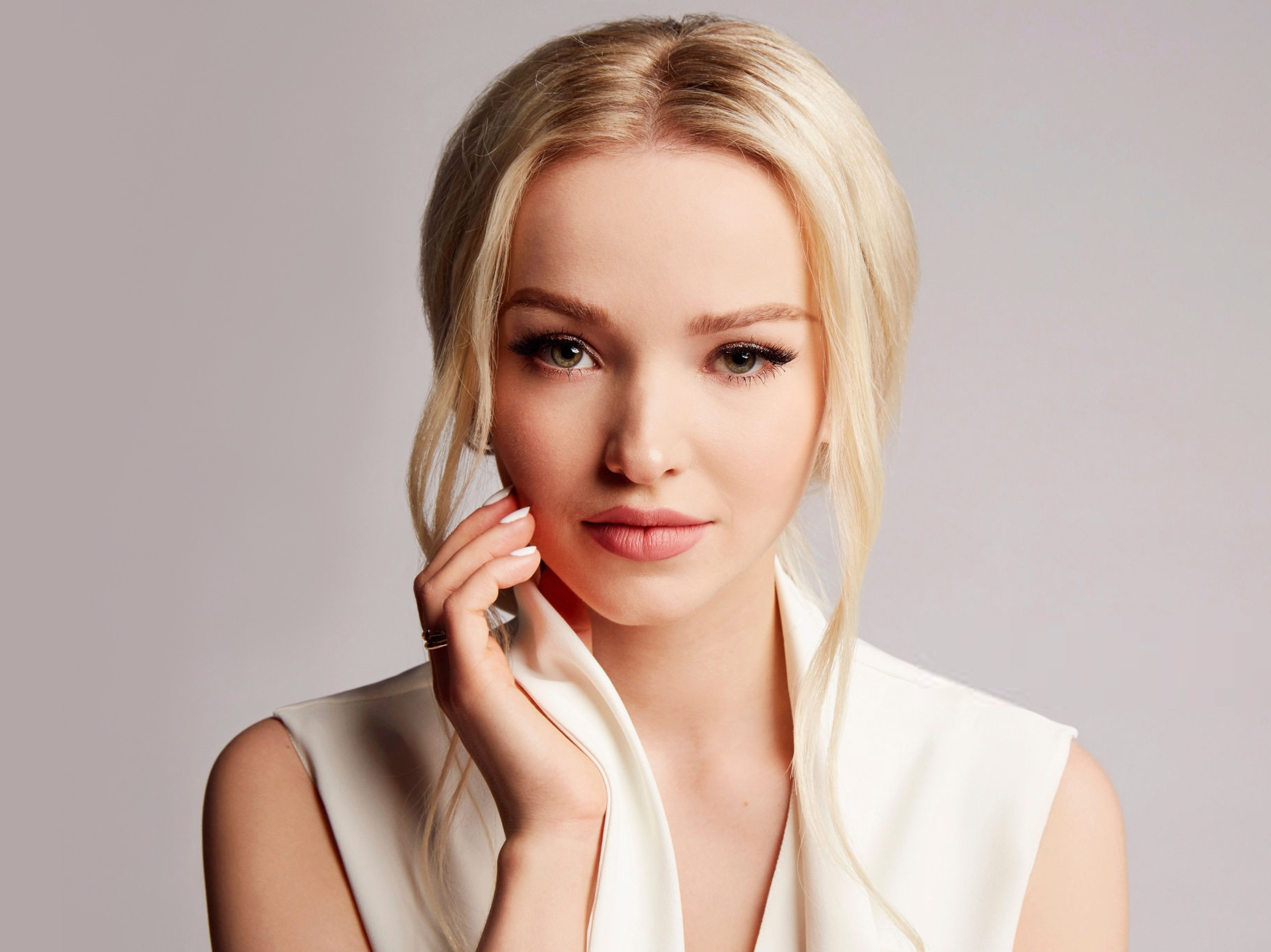 3180x2383 Resolution Dove Cameron Comic Con 2018 Portrait 3180x2383 ...