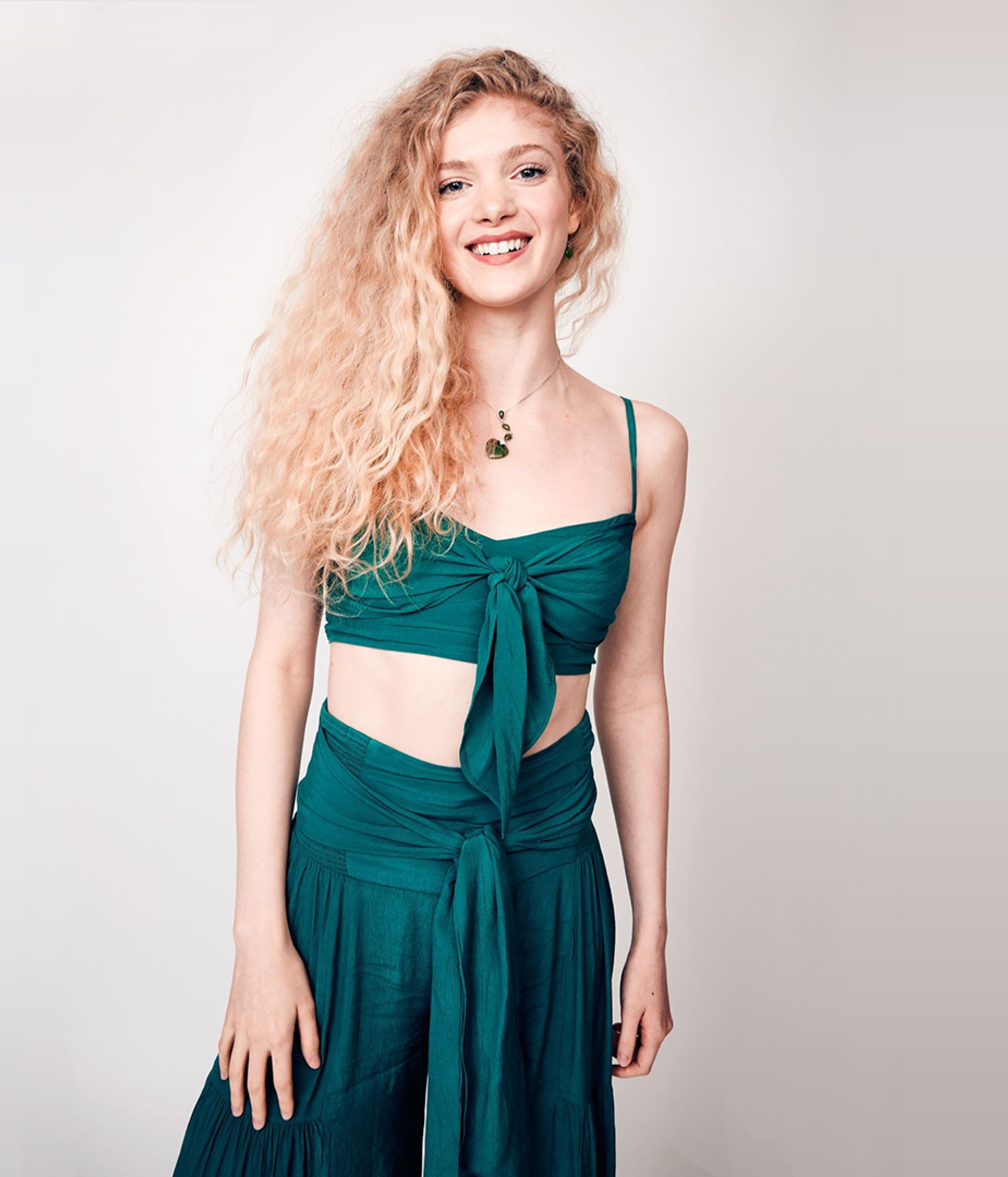 2980x3480 Resolution Elena Kampouris Portrait 2019 2980x3480 Resolution ...