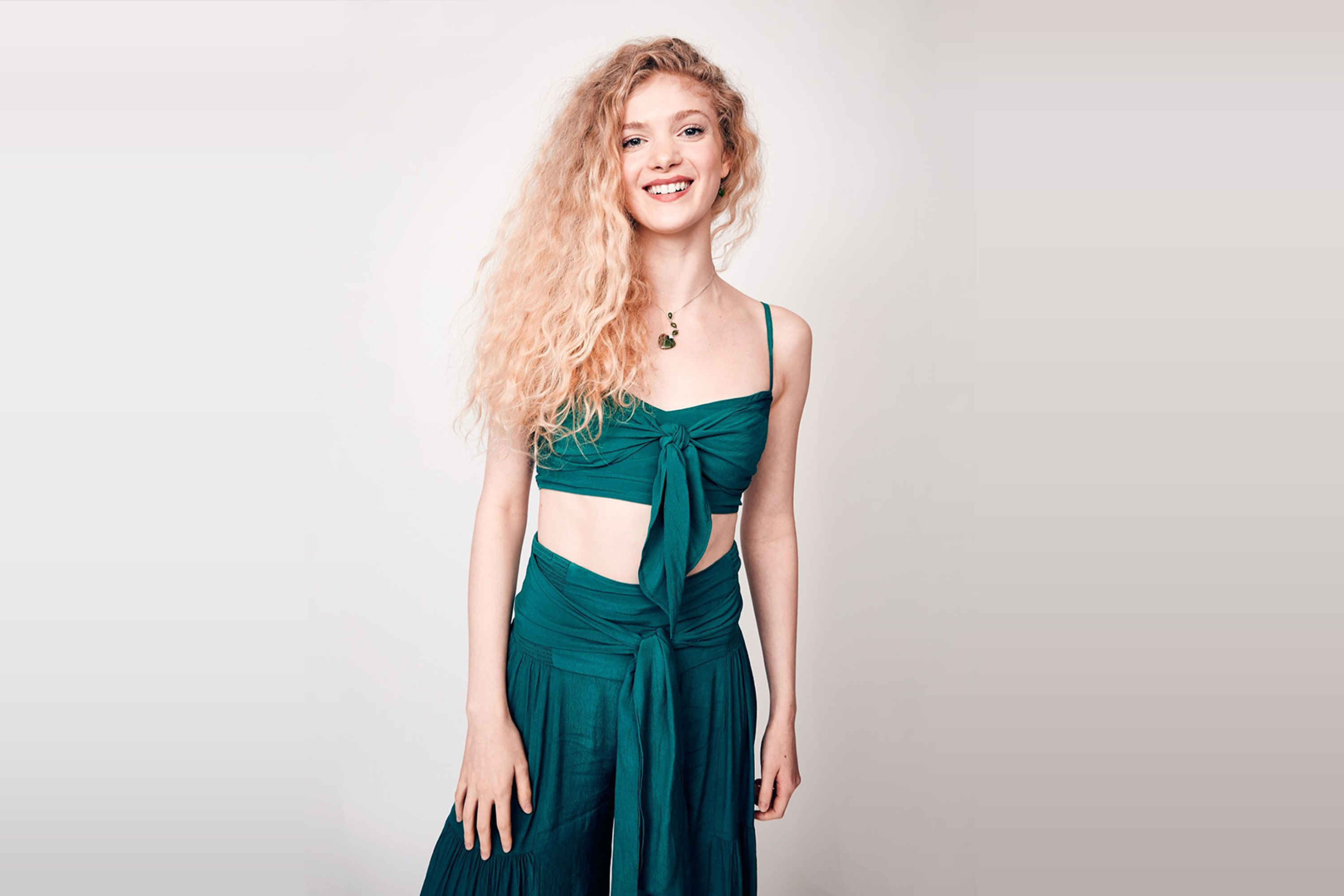 3000x2000 Resolution Elena Kampouris Portrait 2019 3000x2000 Resolution ...