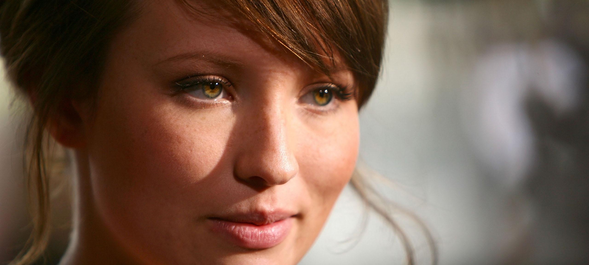 2400x1080 Resolution emily browning, brunette, face 2400x1080 ...