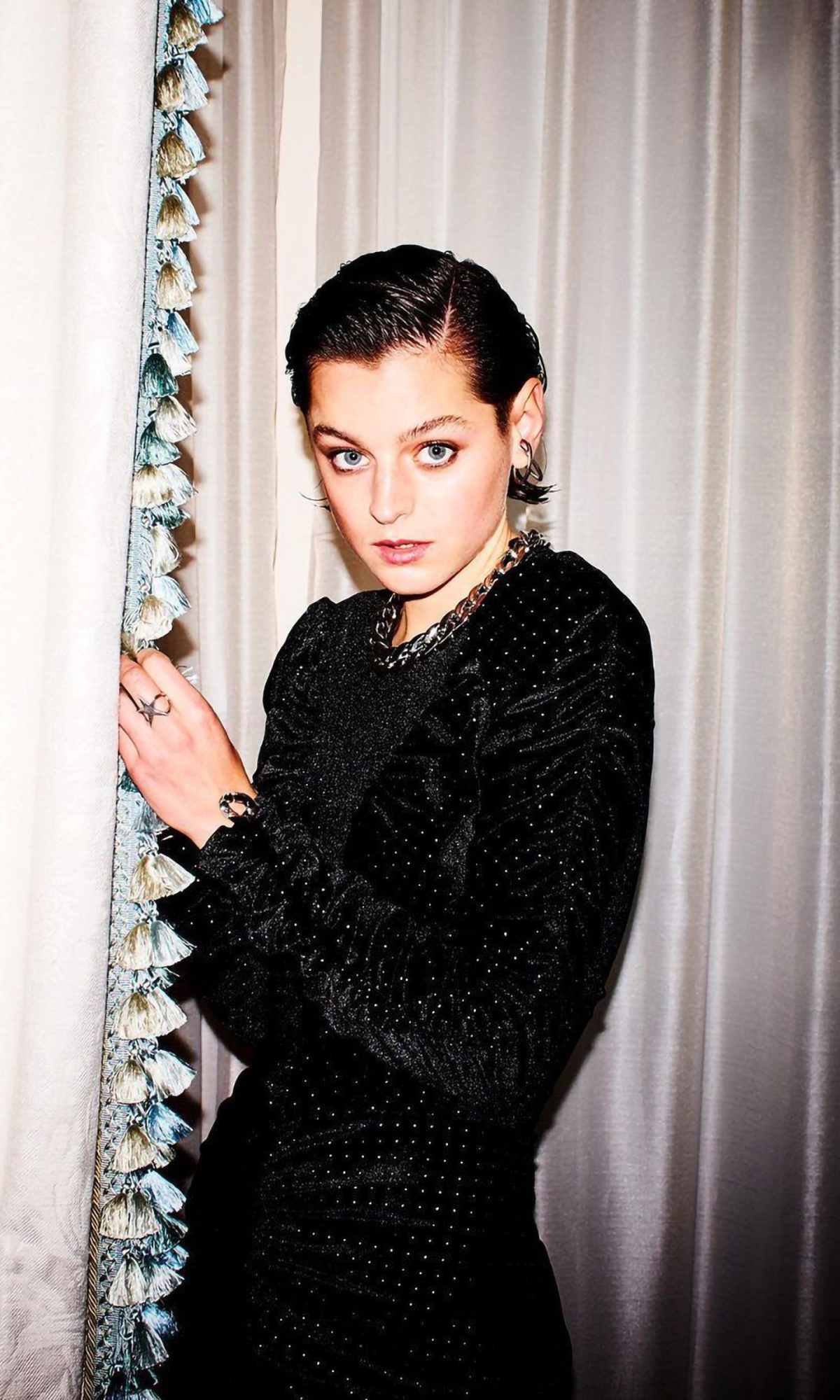 1200x2000 Resolution Emma Corrin GQ Magazine 2020 1200x2000 Resolution ...