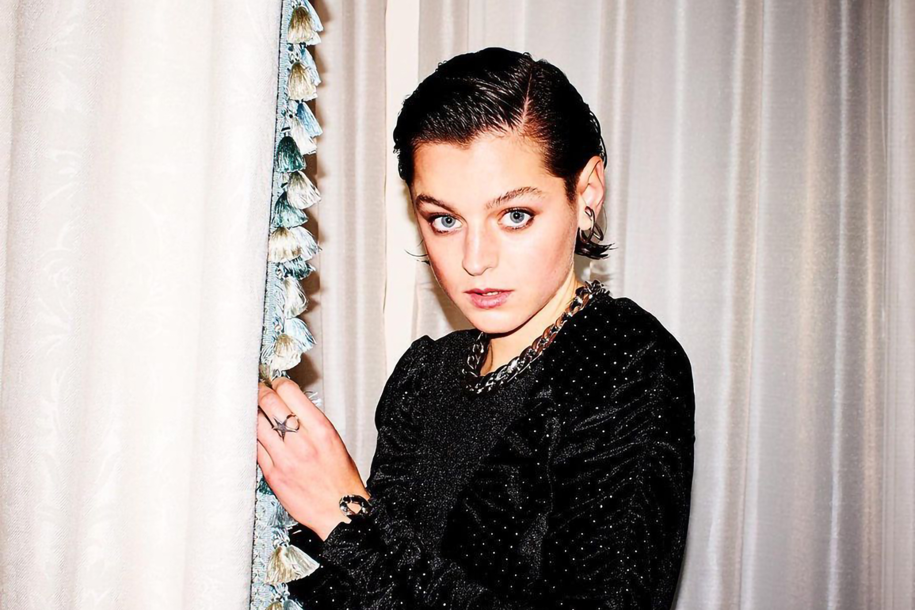 3840x2560 Resolution Emma Corrin GQ Magazine 2020 3840x2560 Resolution ...