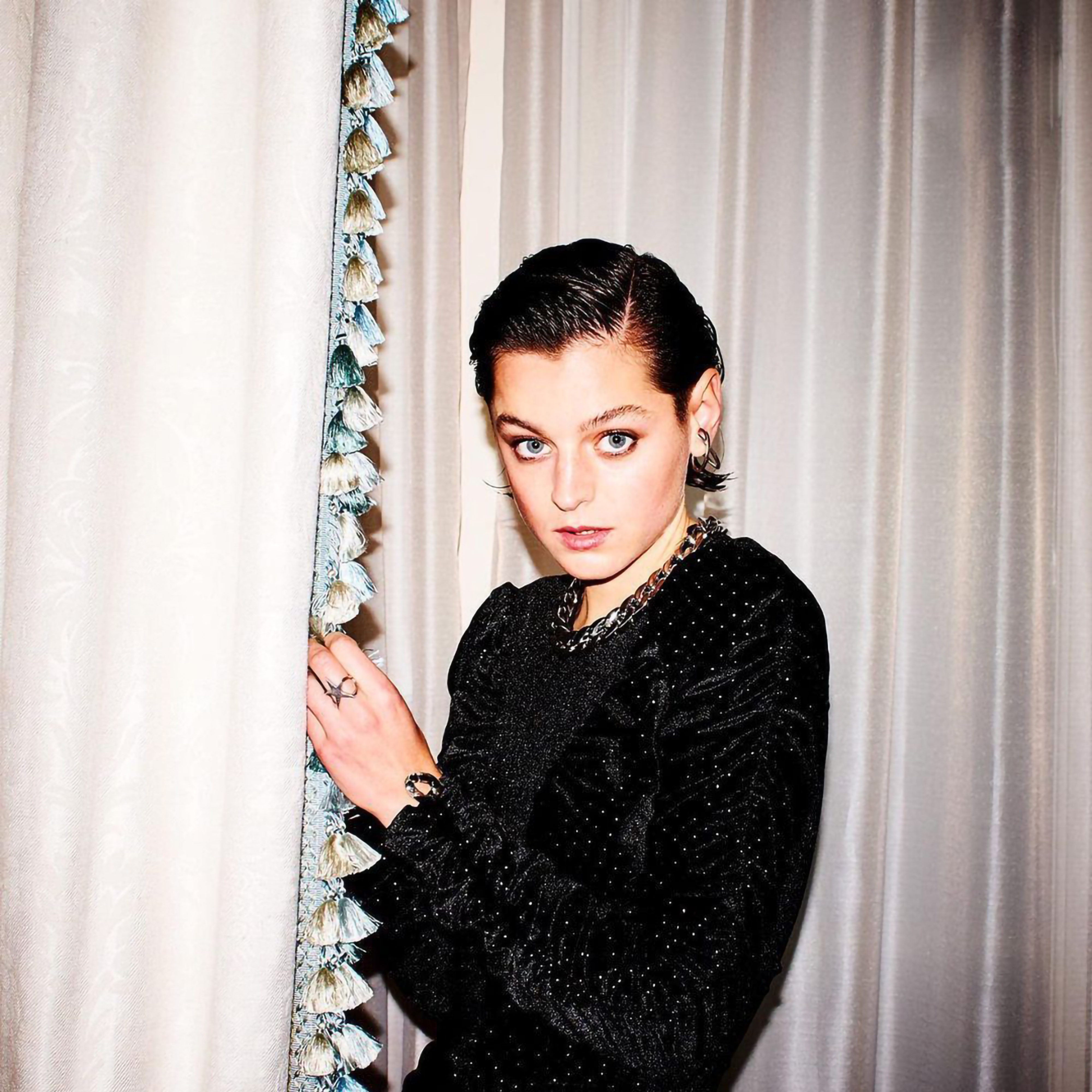 4000x4000 Resolution Emma Corrin GQ Magazine 2020 4000x4000 Resolution ...