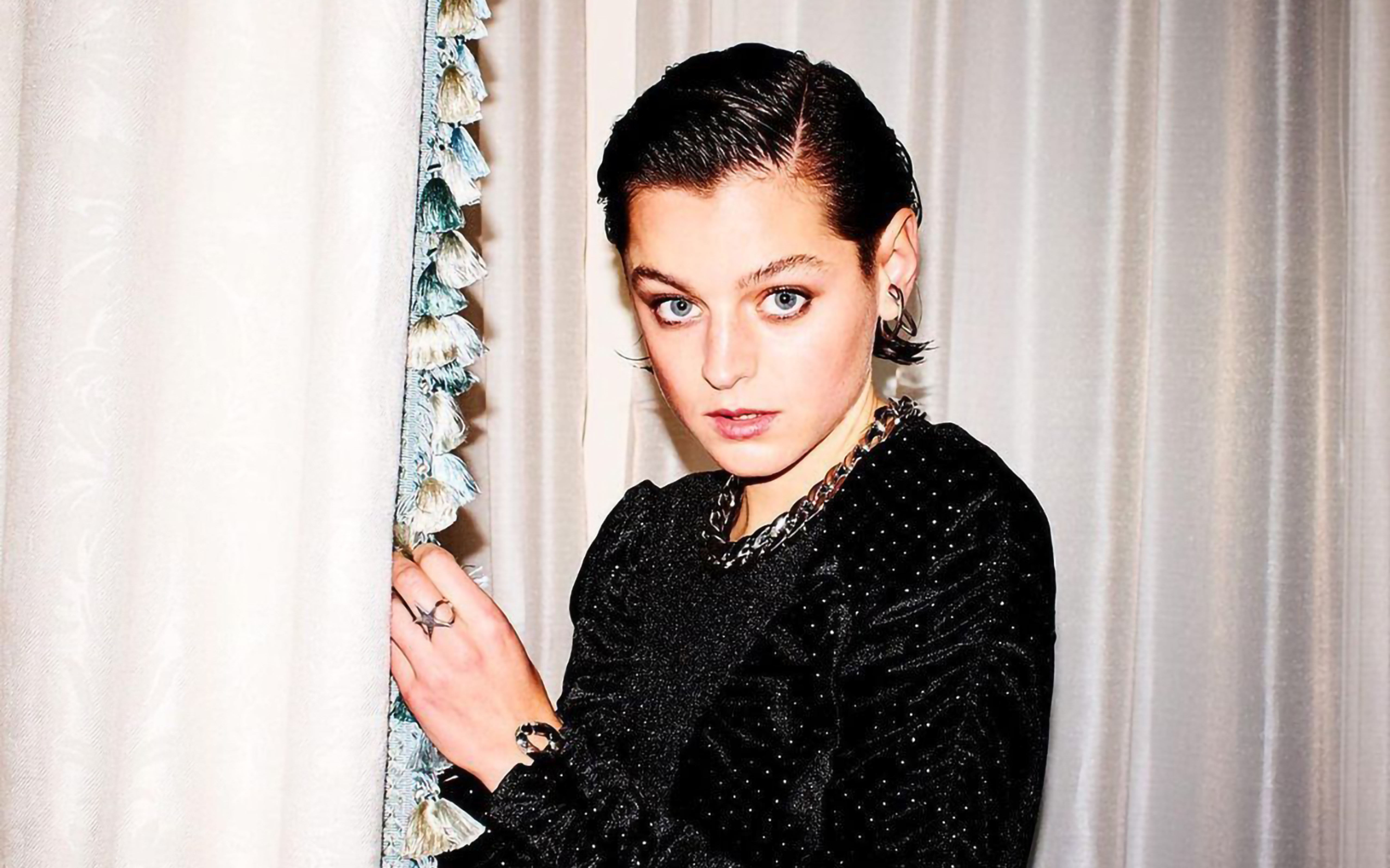 5120x3200 Resolution Emma Corrin GQ Magazine 2020 5120x3200 Resolution ...