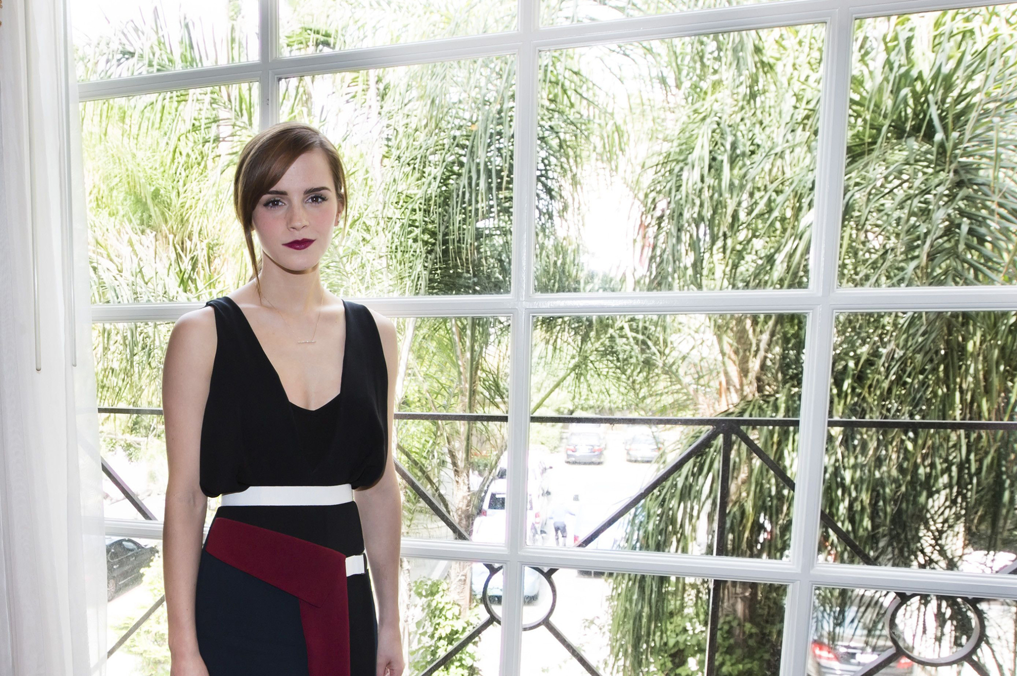 1977x1313 Resolution emma watson, actress, look 1977x1313 Resolution ...