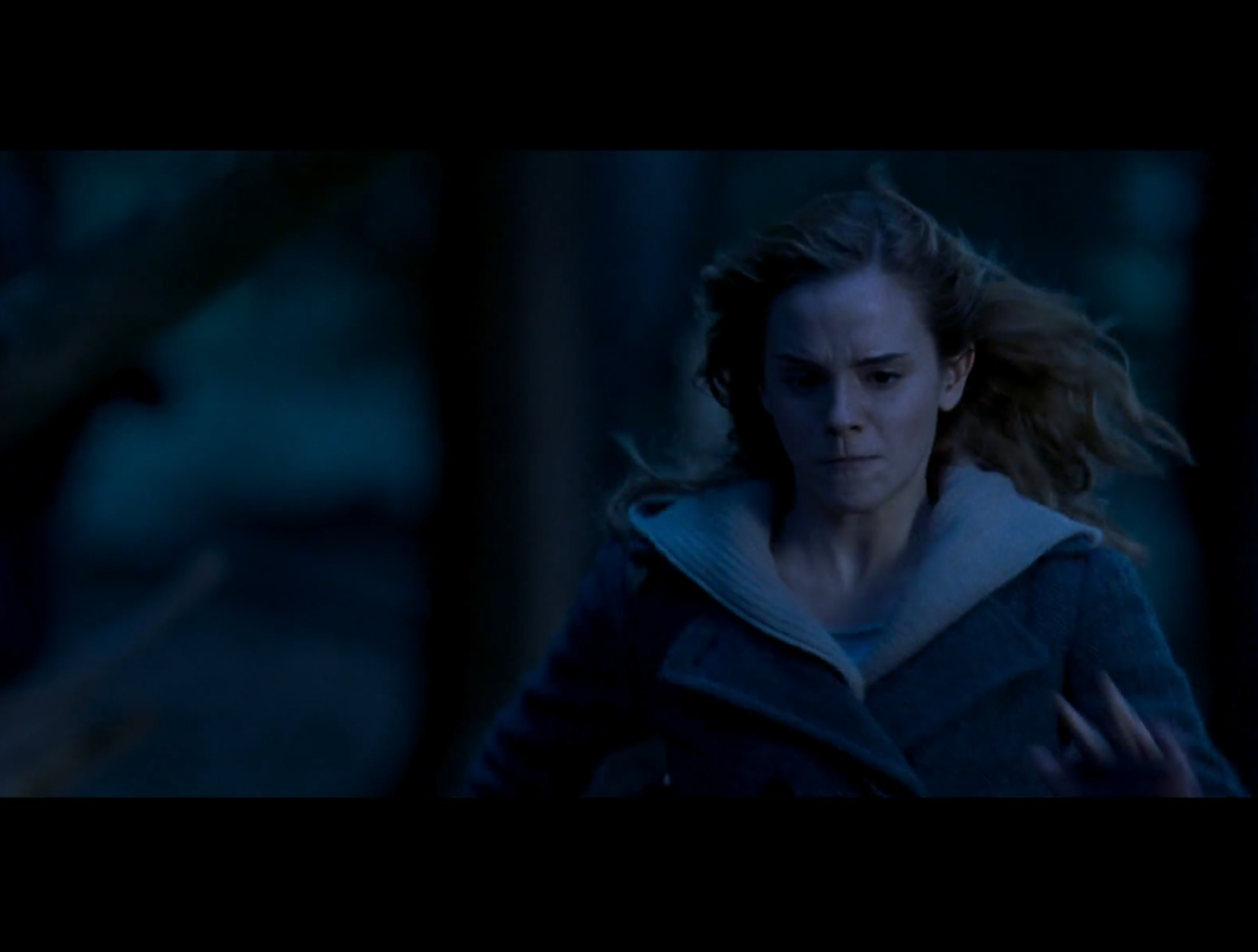 3840x2906 Resolution Emma Watson Running Pic 3840x2906 Resolution ...