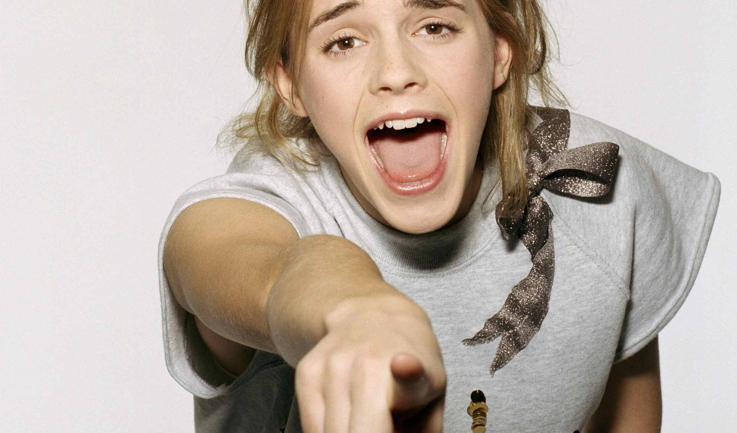 2450x1440 Resolution Emma Watson Shouting Images 2450x1440 Resolution ...