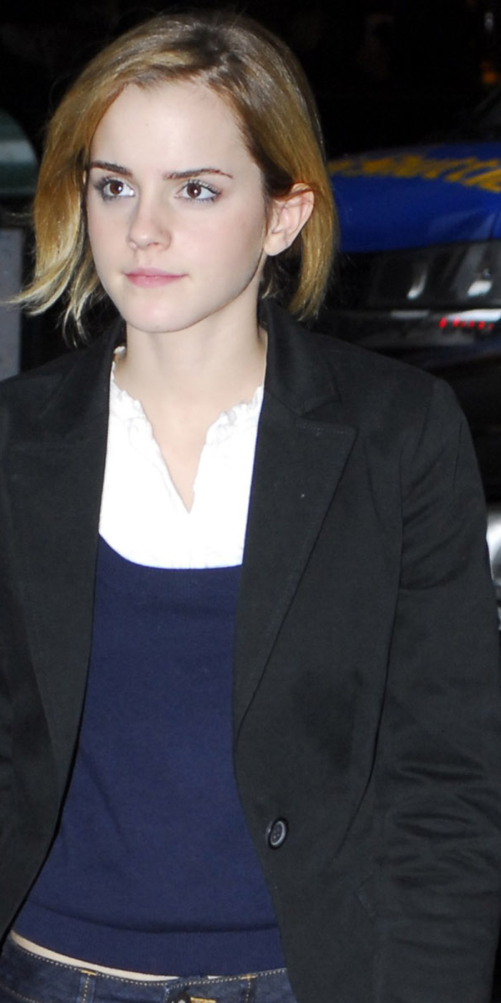 1000x2000 Resolution Emma Watson With Car Pic 1000x2000 Resolution ...