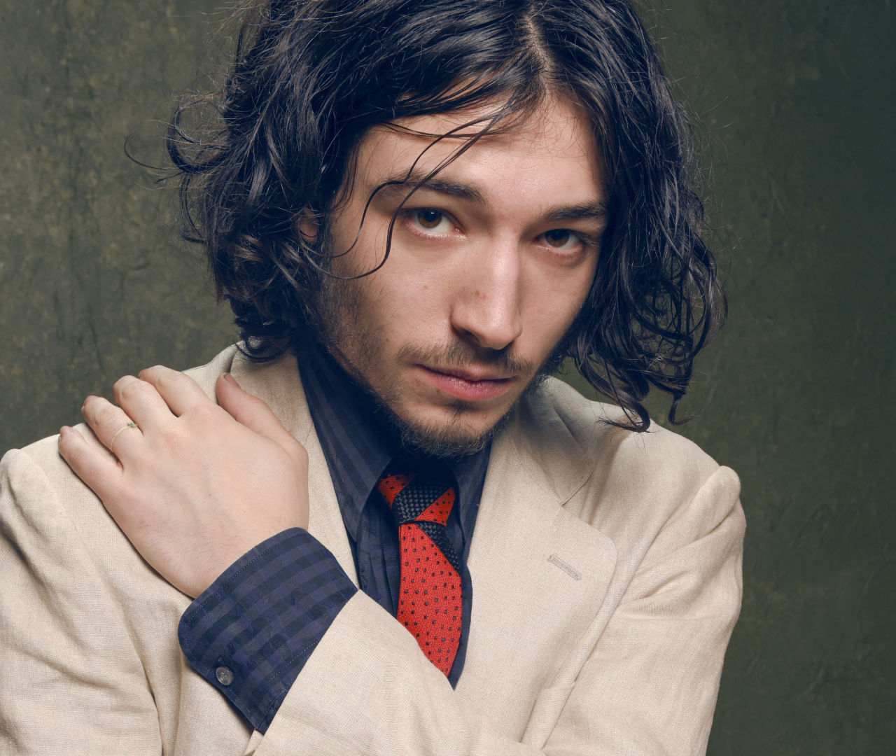 1280x1080 Resolution ezra miller, actor, style 1280x1080 Resolution ...