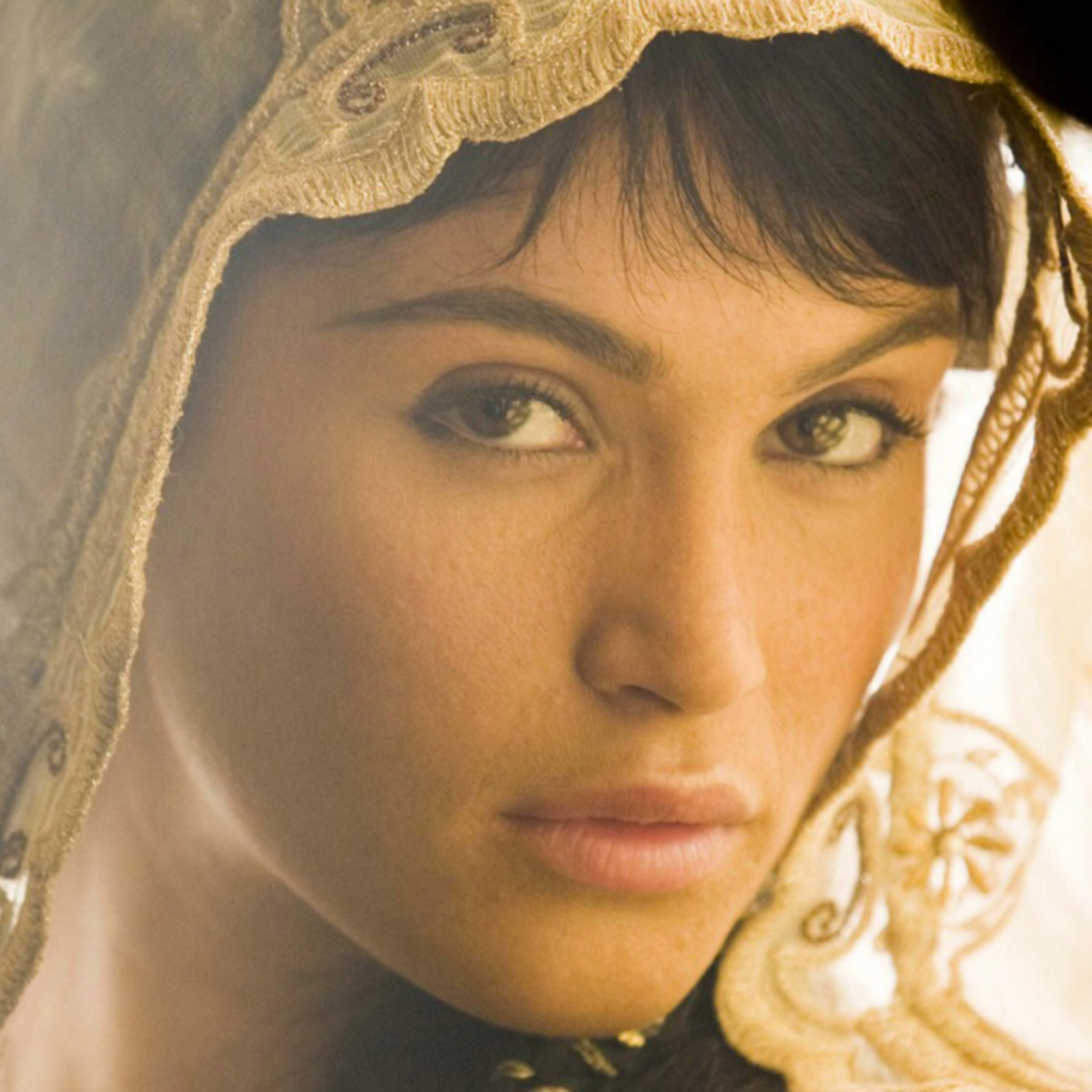 1024x1024 Resolution Gemma Arterton New Look Images 1024x1024 ...