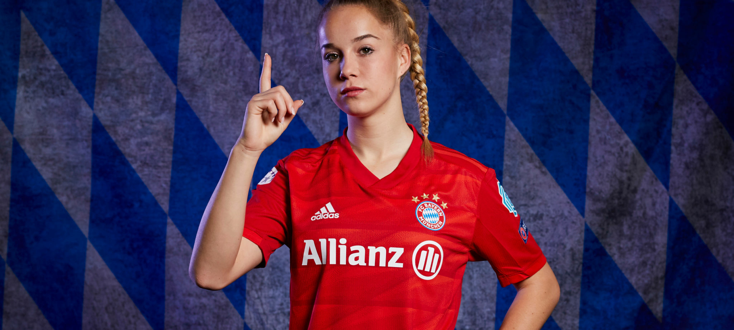 2400x1080 Resolution Giulia Gwinn HD Football Player 2022 2400x1080 ...